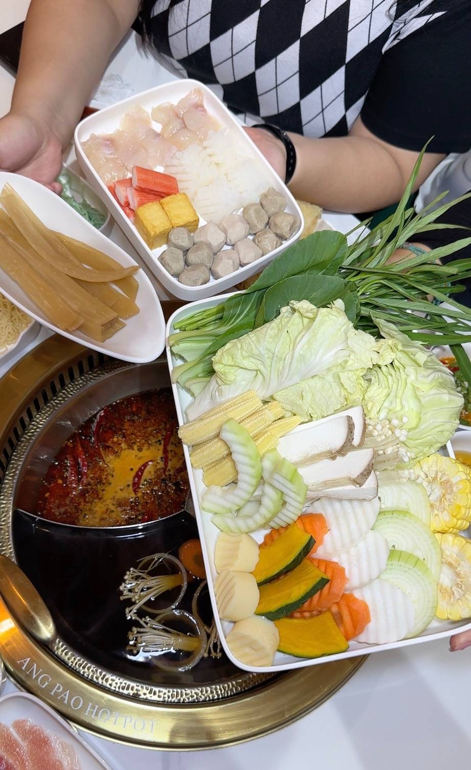 รูป Ang Pao Hot Pot
