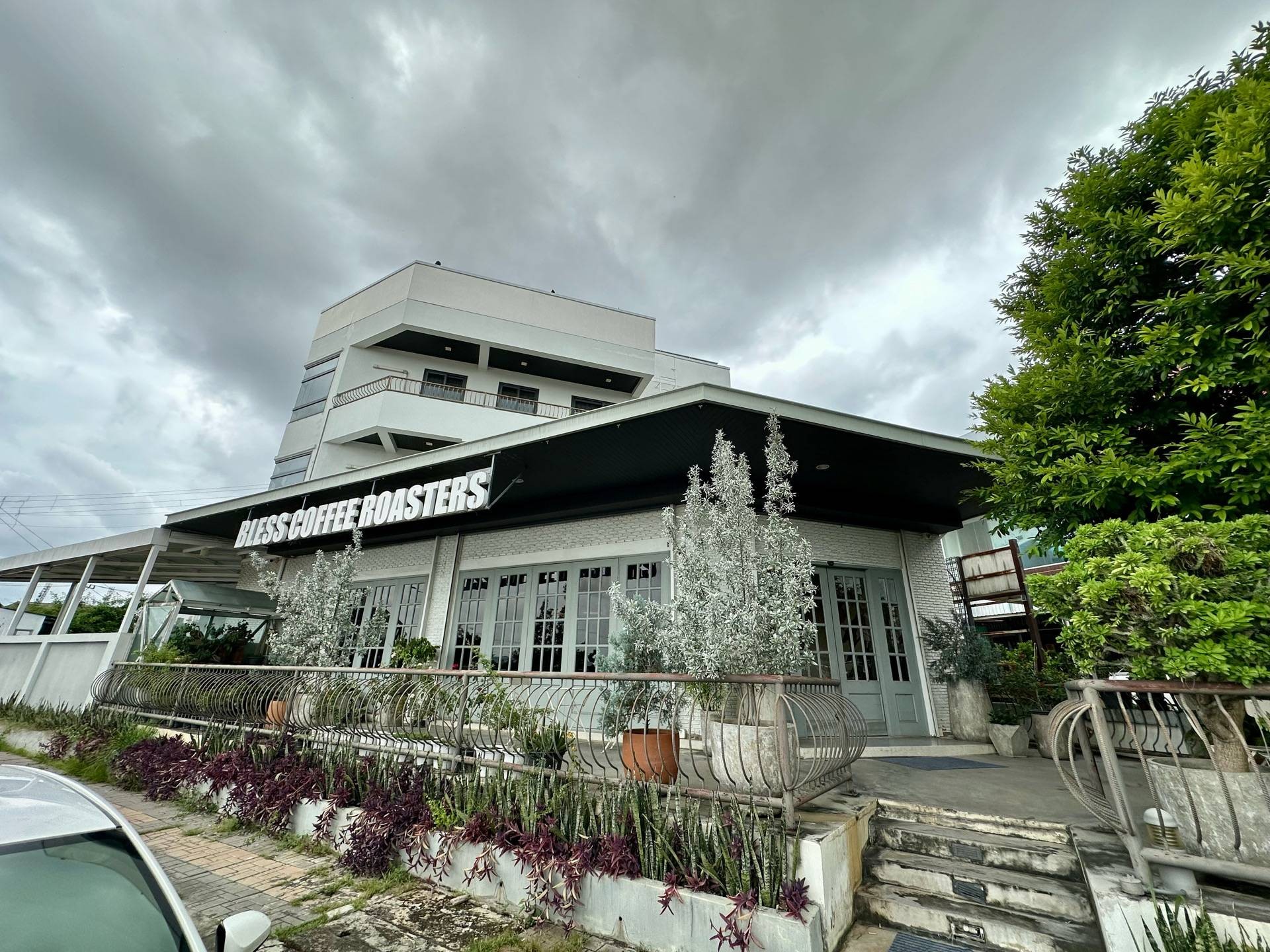 รีวิว Bless Coffee Roaster - คาเฟ่ริมคลองญวนชวนรักษ์ กับบรรยากาศ Cozy เหมาะสำหรับการนั่งชิลวันหยุด