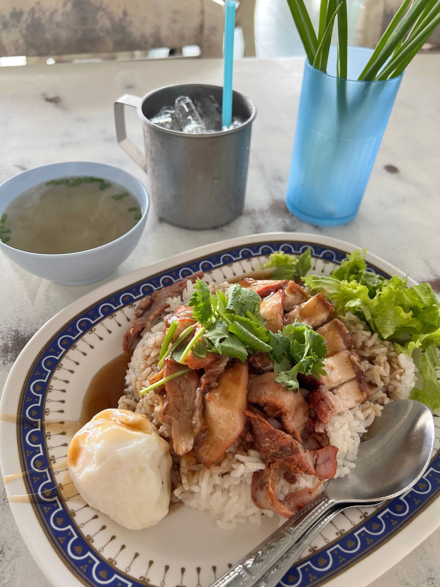 รูป ข้าวหมูแดงนายแบงค์