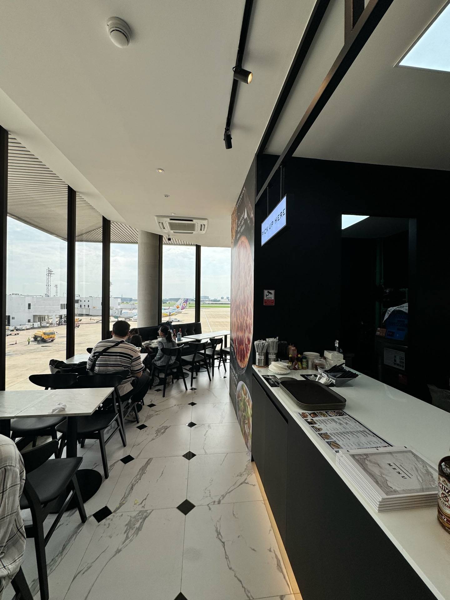 รูป DEAN & DELUCA DMK Terminal 2