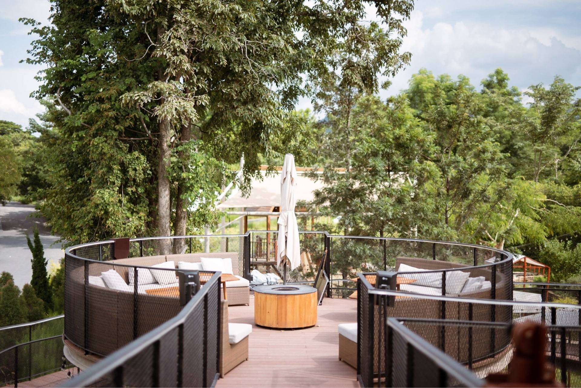 รีวิว Tree Top Cafe Khao Yai - คาเฟ่วิวทิวเขาสวยๆ กับอาหารเช้า หรือรับ ...