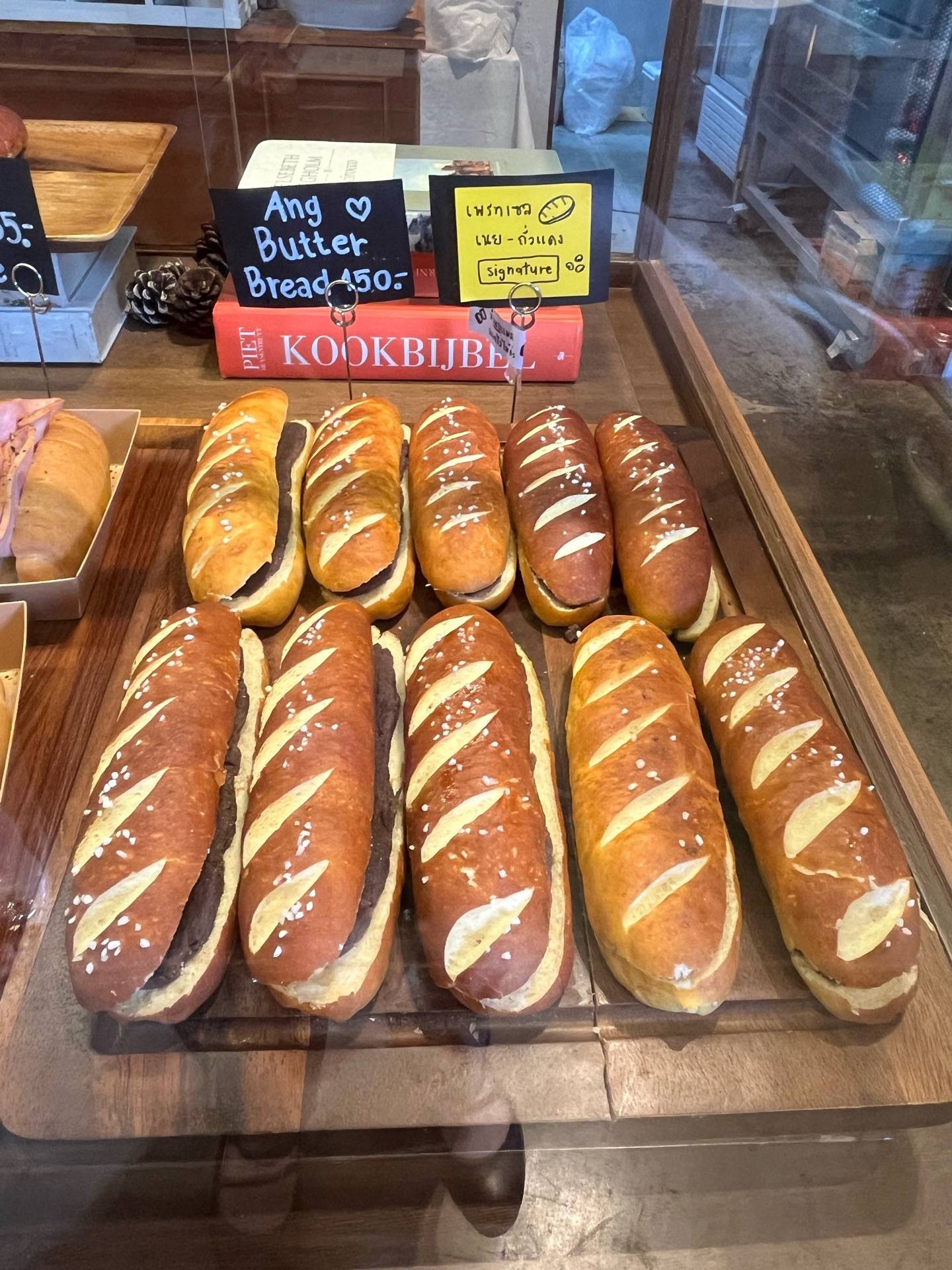 Ang butter bread ร้าน LoafyCo Bakery House ลาซาล