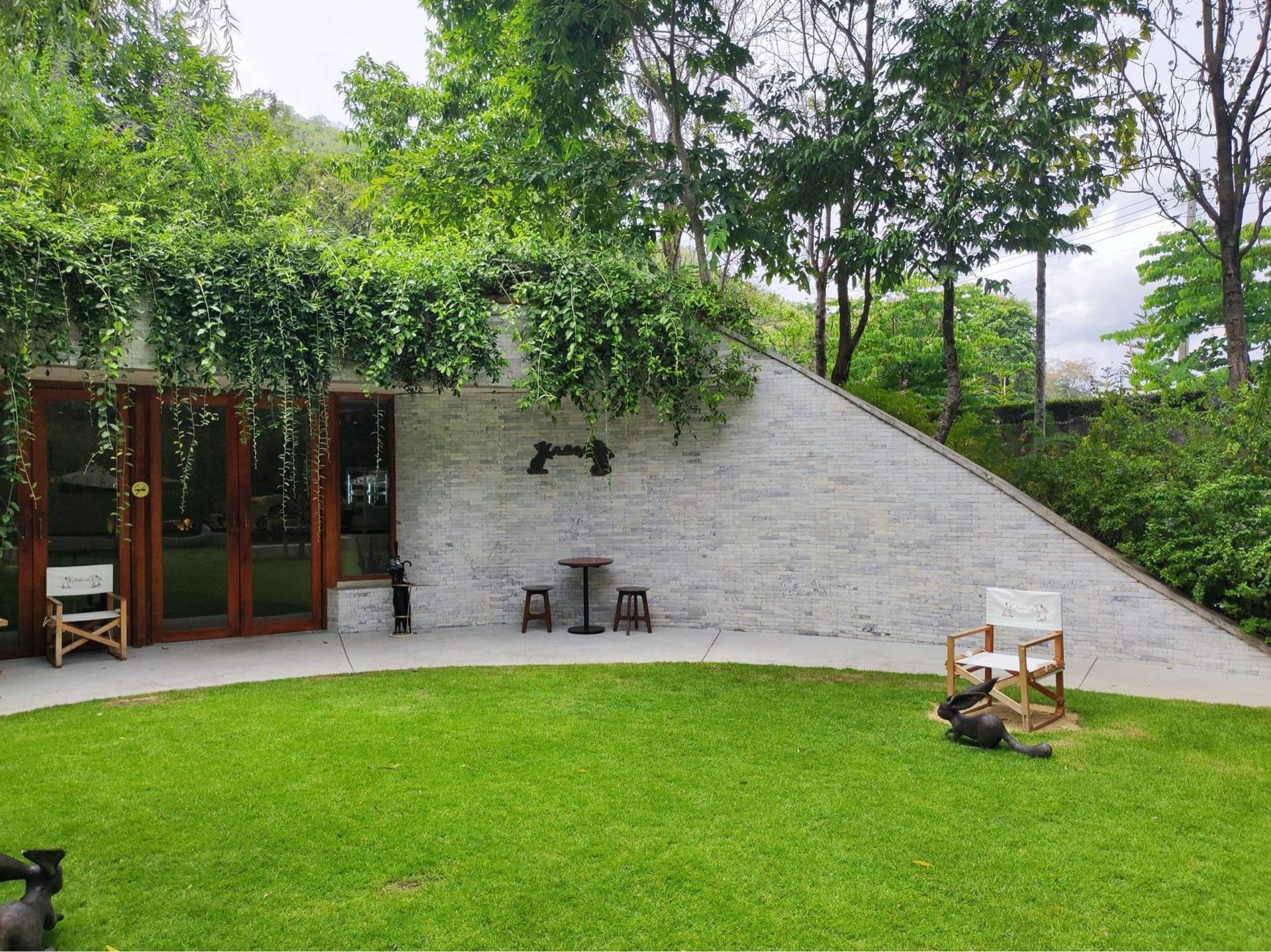 รูป Rabbit Cafe by Hotel Labaris