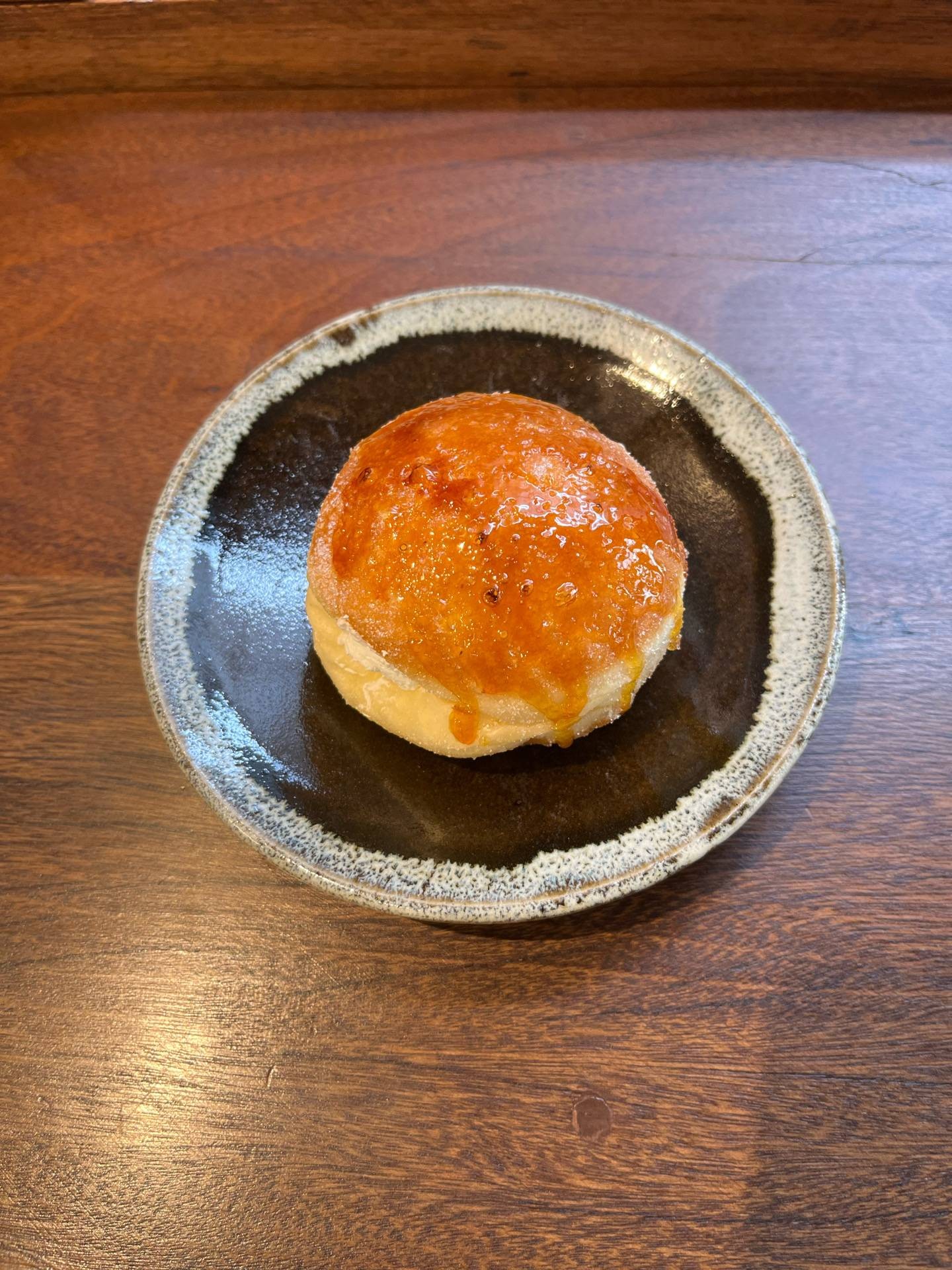 โดนัทครีมบรูเล่ ร้าน Mooh Doughnuts