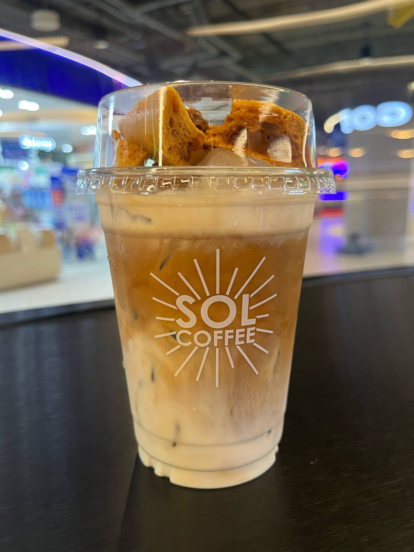 Dalgona Latte ร้าน SOL สีลมเอจ