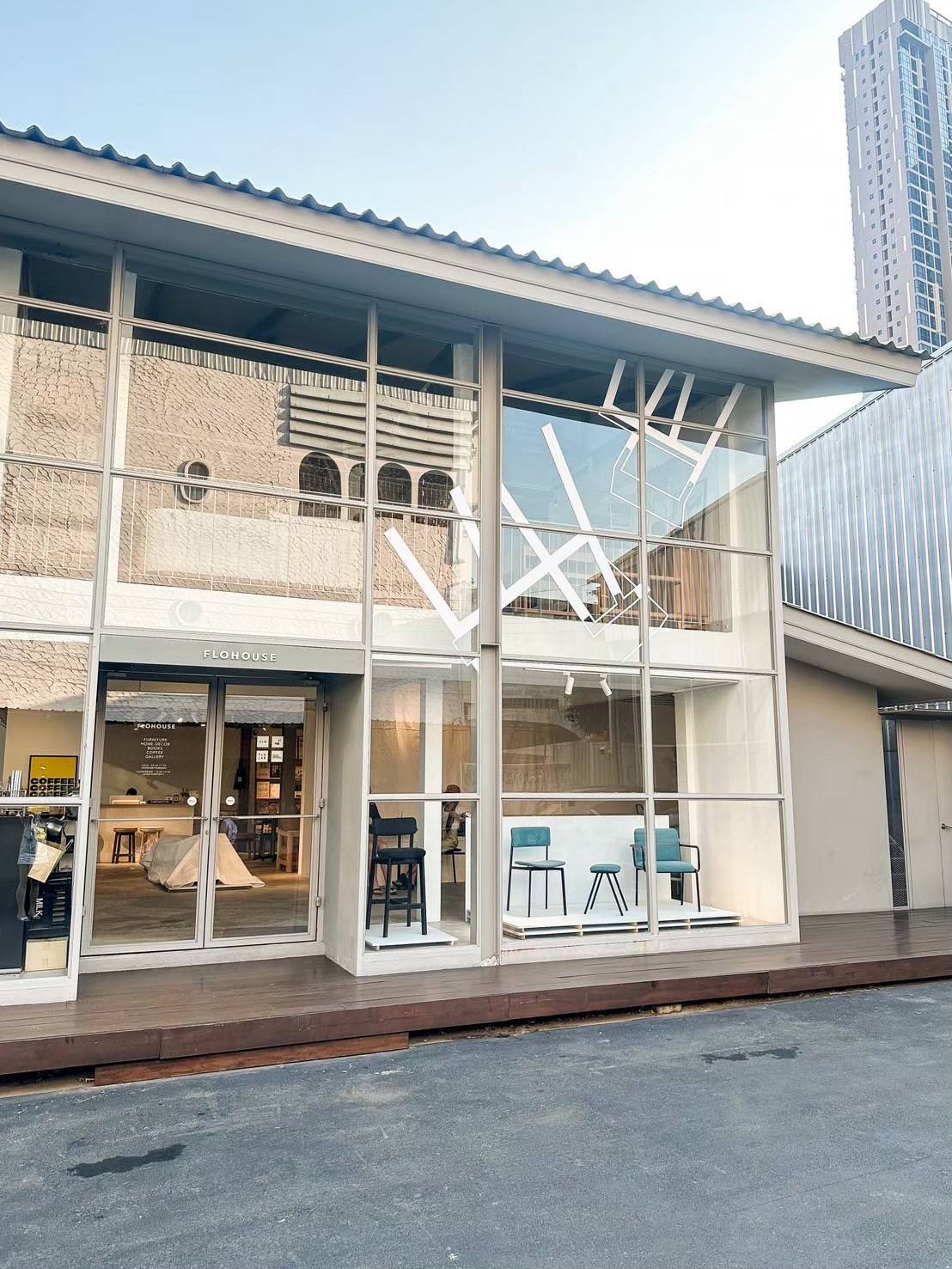 รีวิว Livid Coffee Roasters - คาเฟ่คลูๆที่ซ่อนอยู่ในร้านเฟอร์นิเจอร์