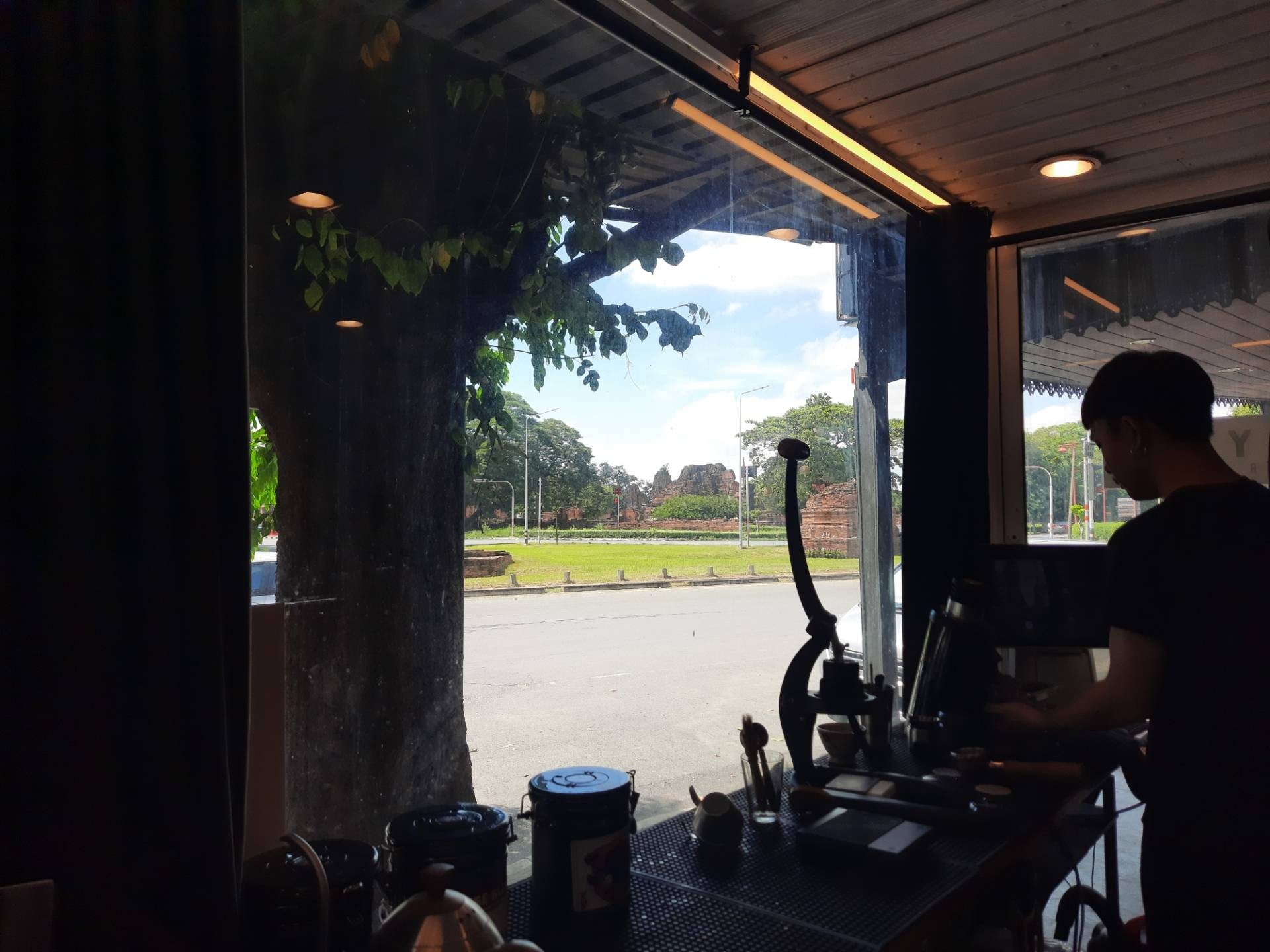 รีวิว UNUN FOOD Bang Pa-in - Slow Bar ดี ๆ ใกล้วัดมหาธาตุ