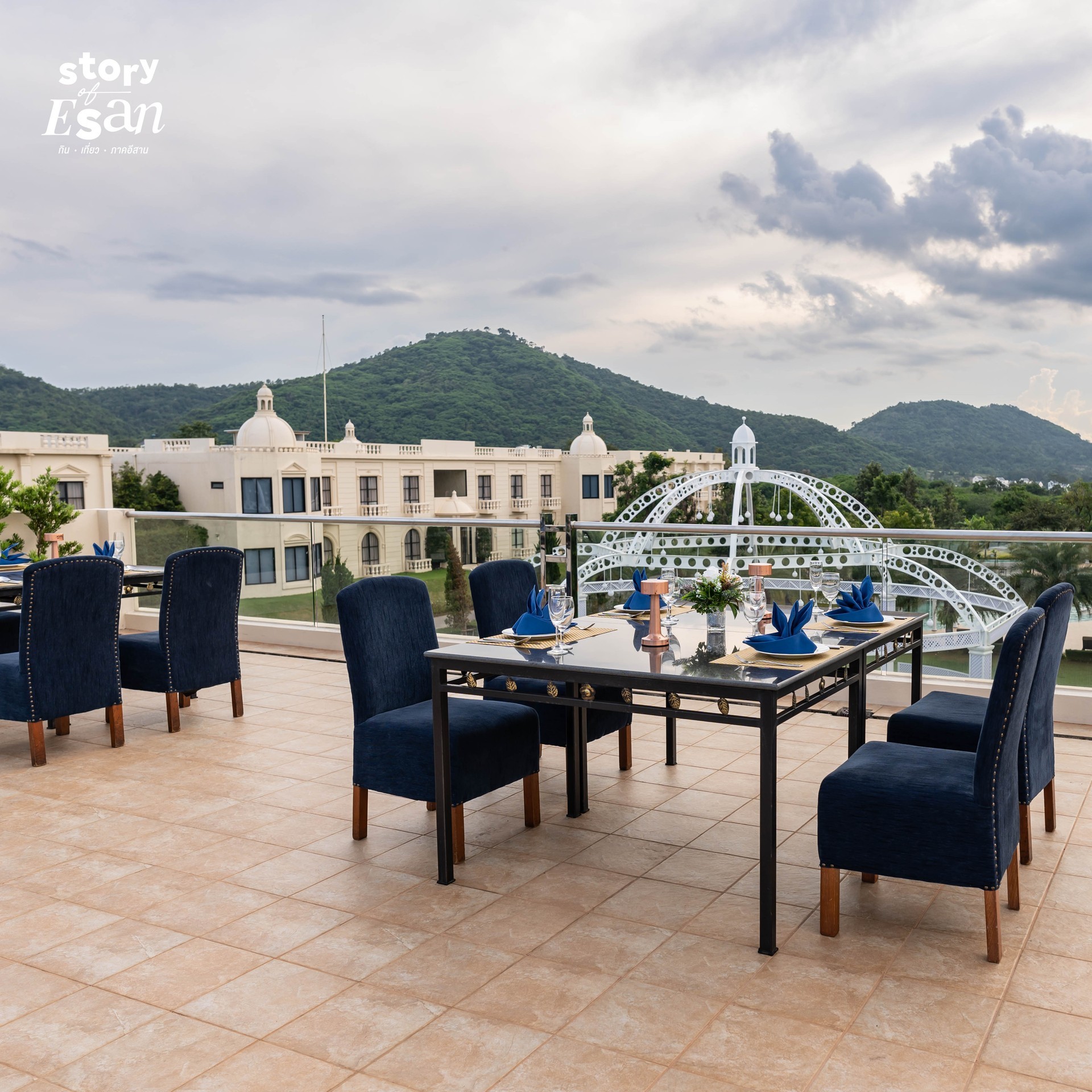 ดื่มด่ำเมนูอาหารท่ามกลางหมู่ดาวที่ "La Vista Rooftop bar & restaurant"