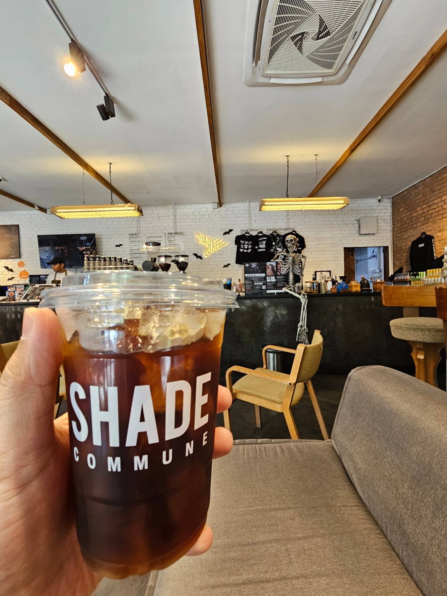 รีวิว SHADE COMMUNE specialty coffee - - ร้านกว้าง สงบ แต่ราคาแรง