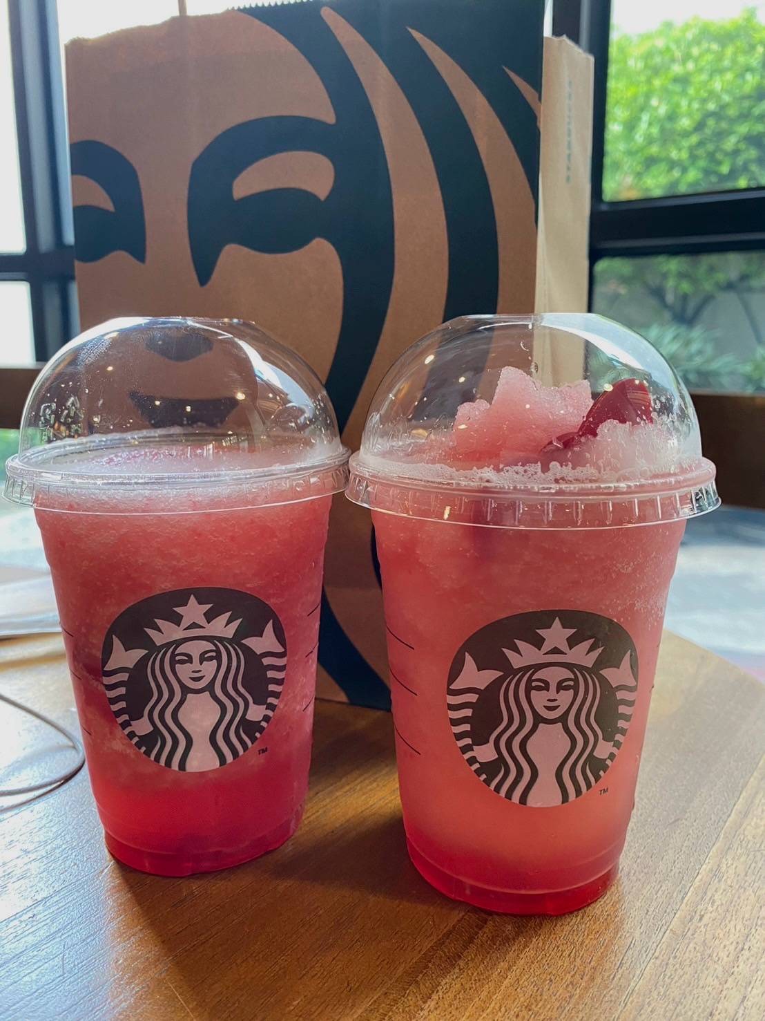 รีวิว Starbucks ลา วิลล่า พหลโยธิน - Hello Kitty 1 Free 1