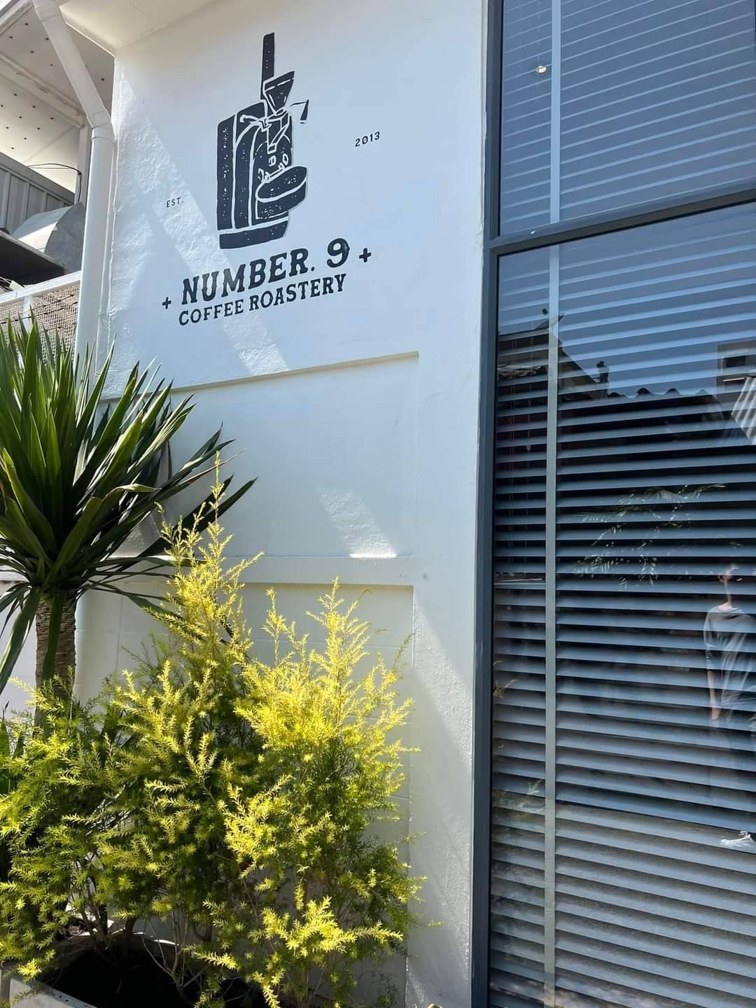 รีวิว Number.9 Coffee Roastery ซอยพหลโยธิน 8 - ร้านกาแฟบรรยากาศเพื่อนบ้าน