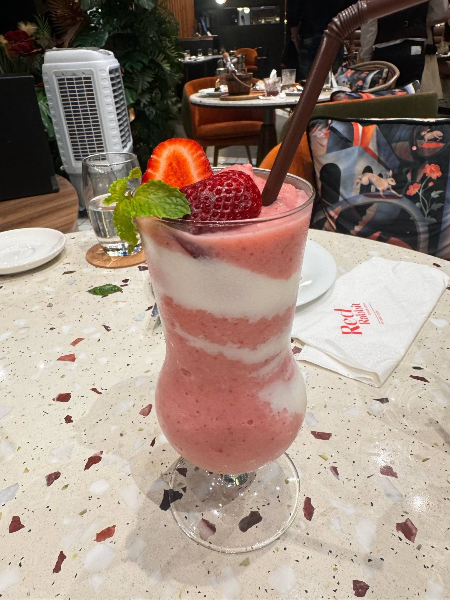 รีวิว Red Rabbit Diner & Bar Lotus's North Ratchapruek - Red Rabbit by ...