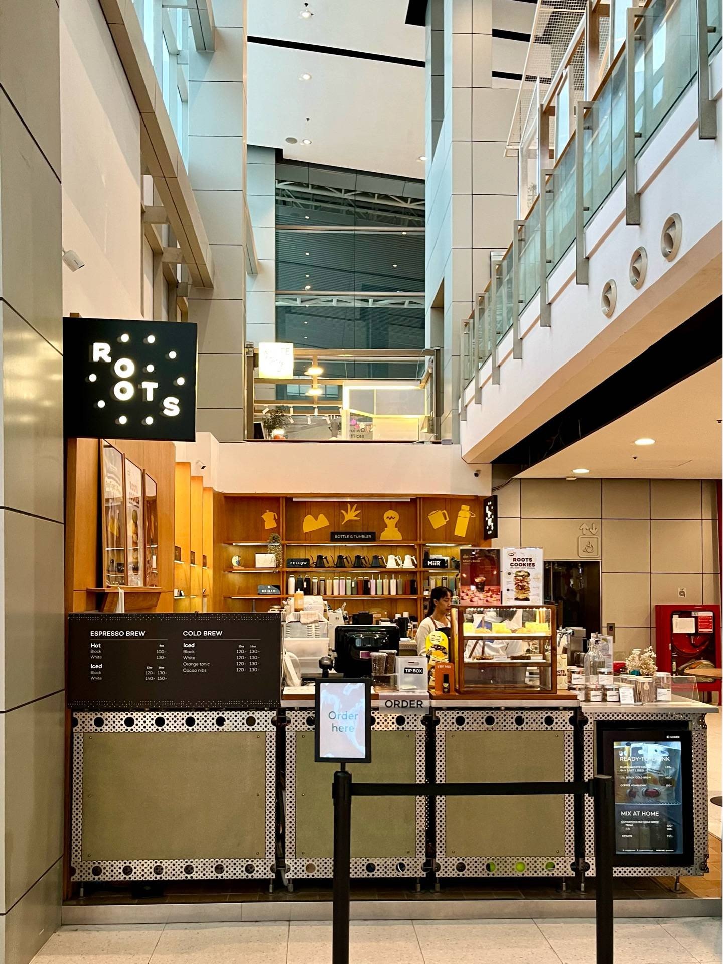 รีวิว RootsBKK CentralwOrld - Roots at Sathon #centralworld ชั้น2 โซน Eden