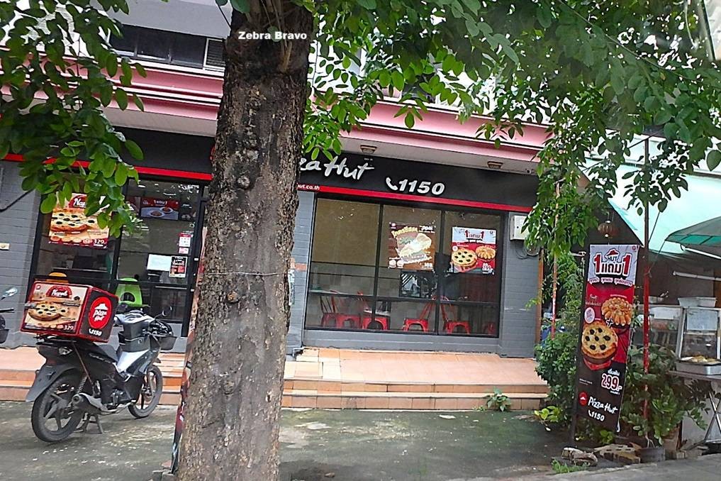 รีวิว Pizza Hut ประชาอุทิศ - ซื้อเองหน้าร้านรอนานกว่าที่คิดไว้มาก