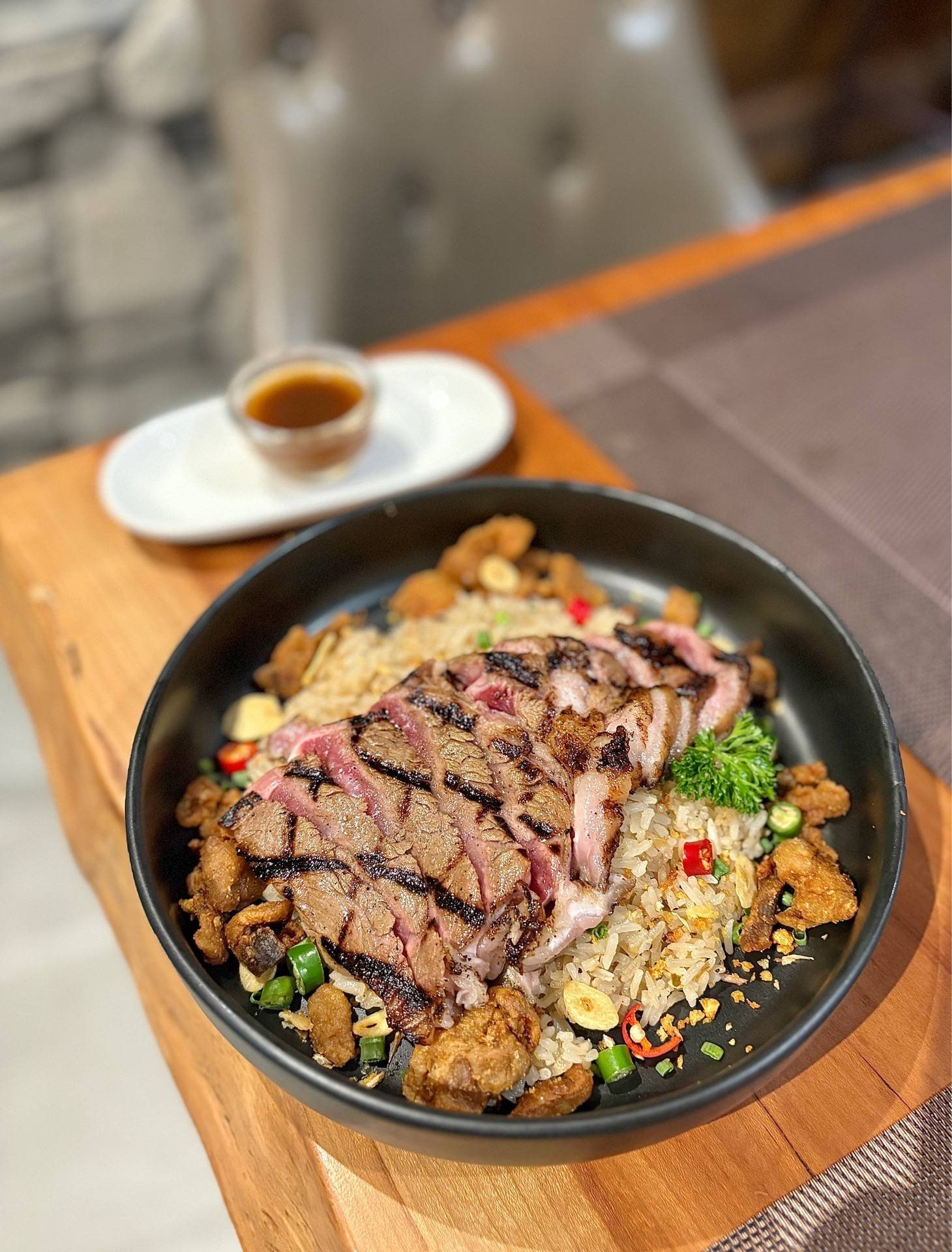 🍛 Dry Aged Beef With Beef Crackling Fried Rice. (Price 350+ Baht.) ร้าน ...