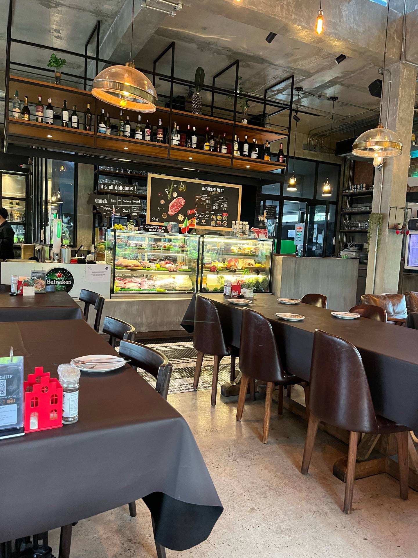 รูป Orca Baker & Butcher ลาซาลอเวนิว