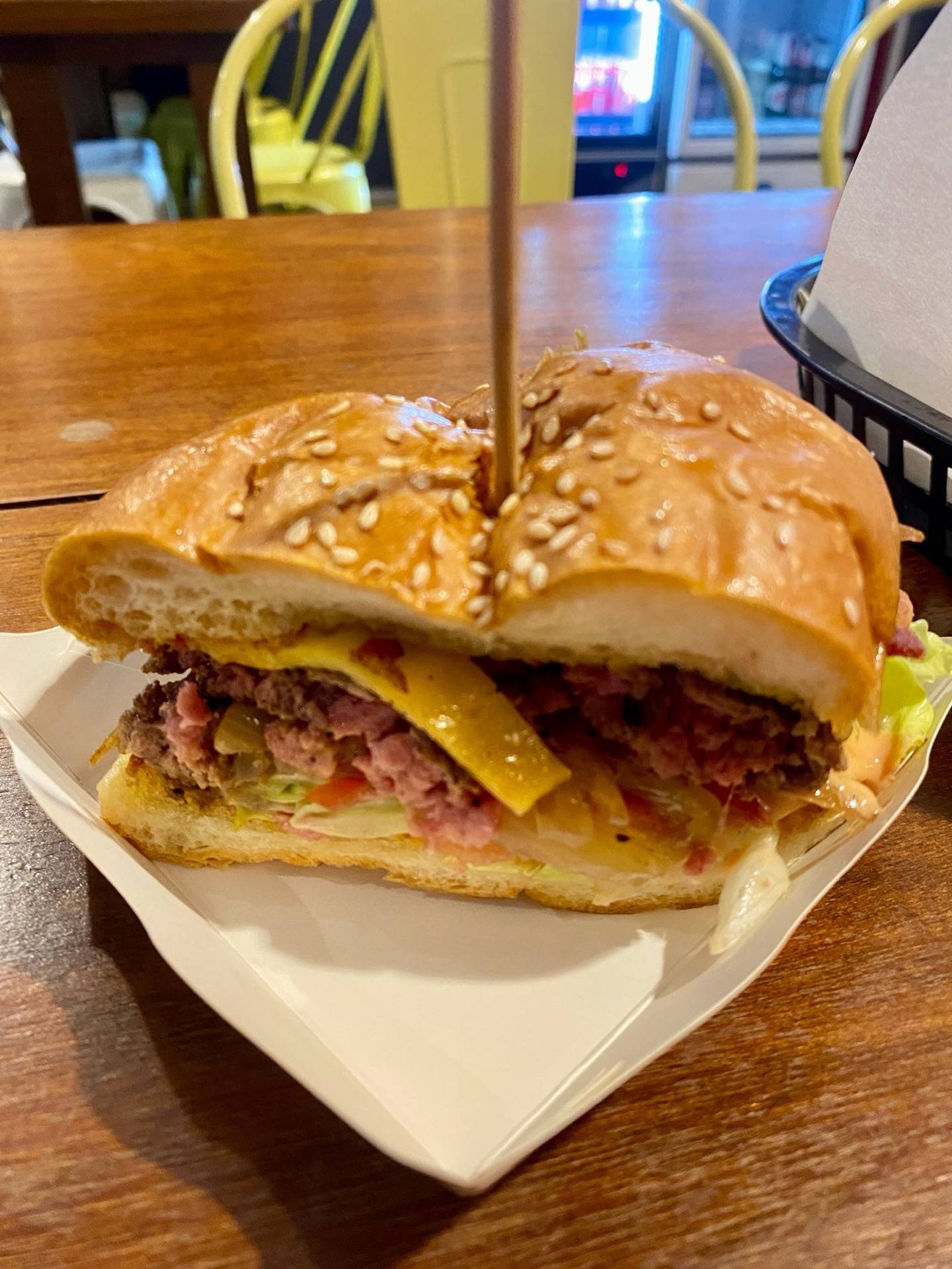 Mr.Steve Burger Beef. ร้าน DANIEL THAIGER BURGER ศูนย์วิจัย