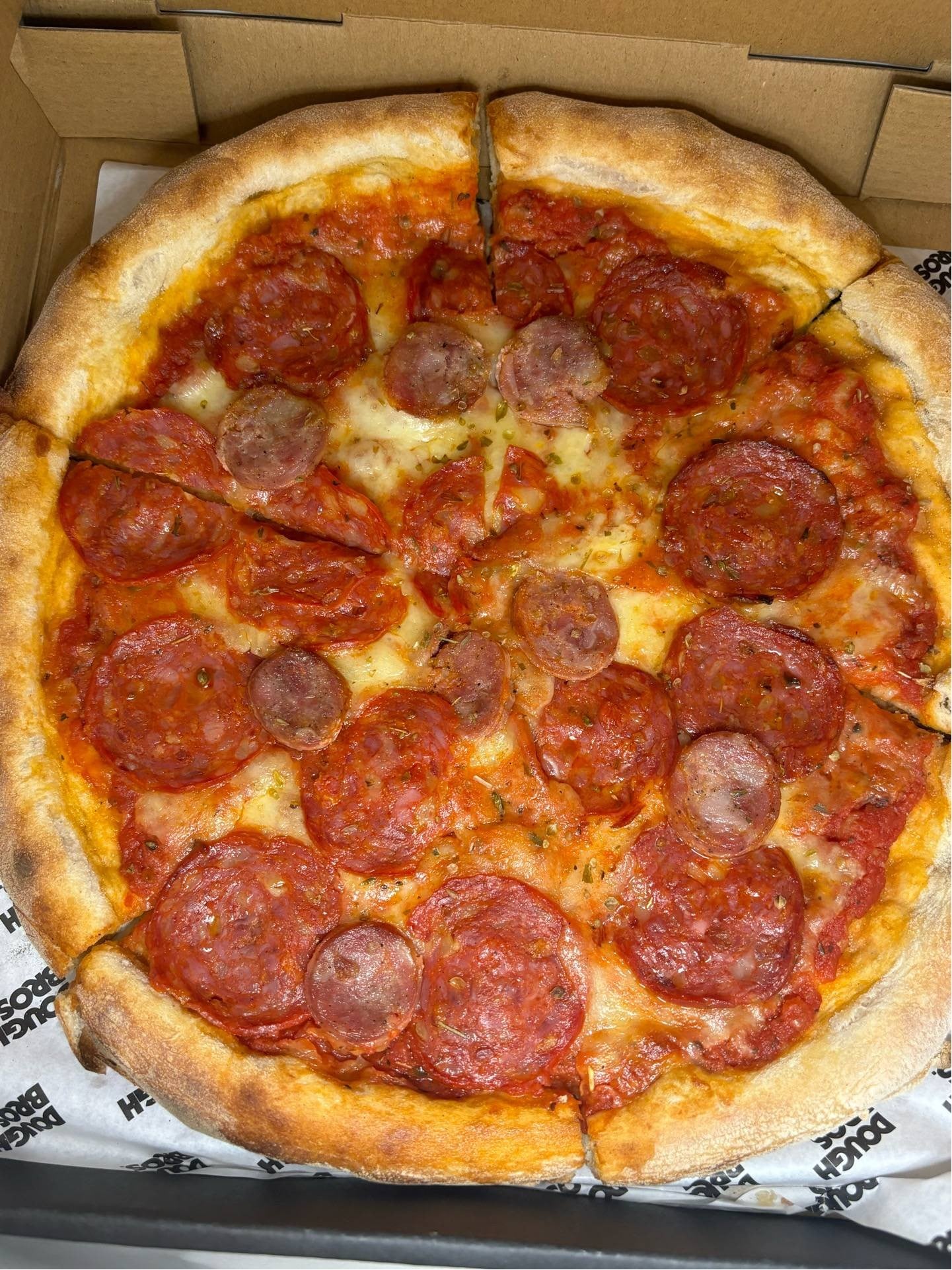 รีวิว Dough Bros - Sourdough Pizza & Doughnuts Interchange - ร้าน Pizza ...