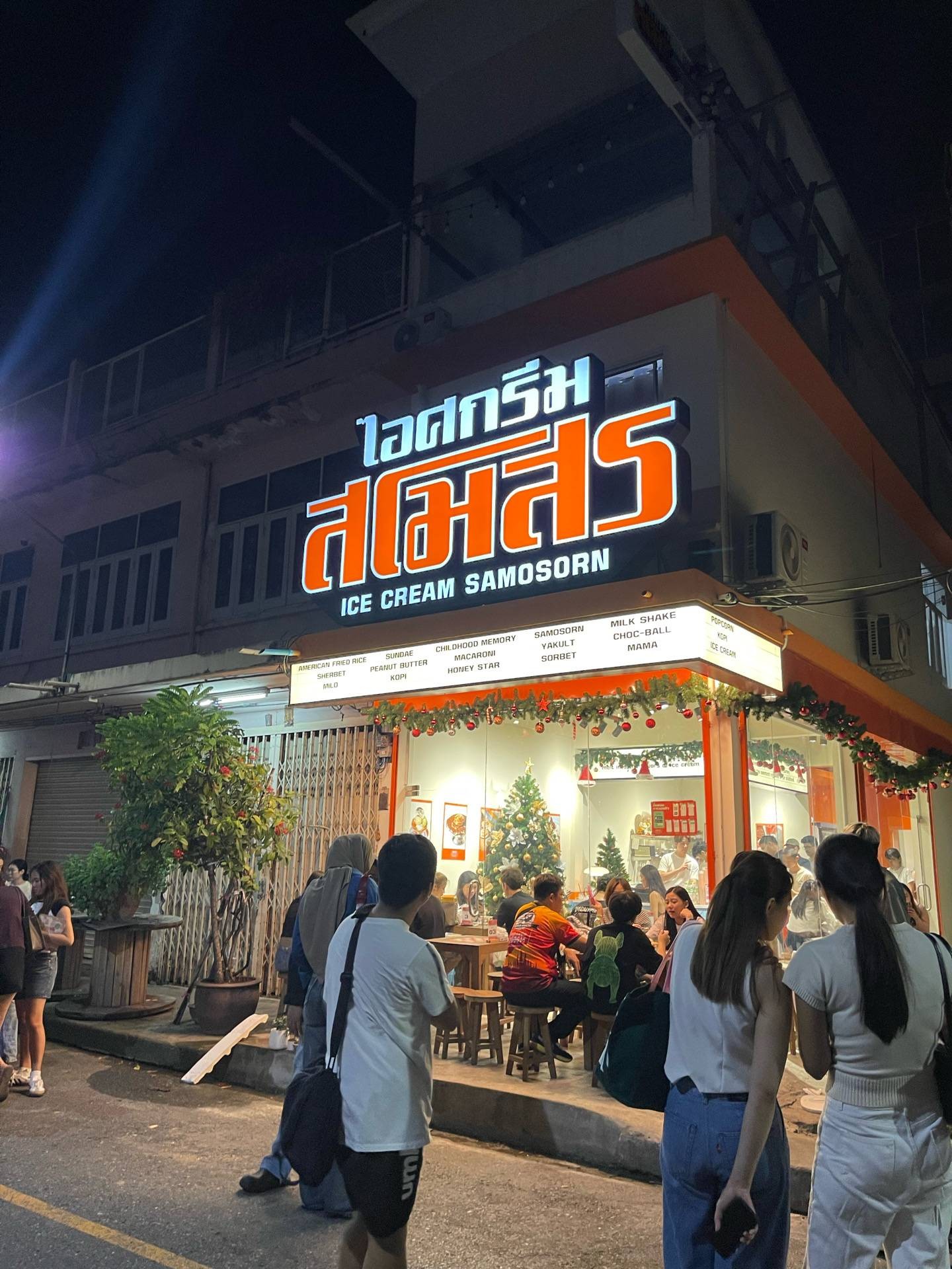 รีวิว ICE CREAM SAMOSORN - ไอศกรีมชื่อดังในบรรทัดทอง คิวยาวเหยียด
