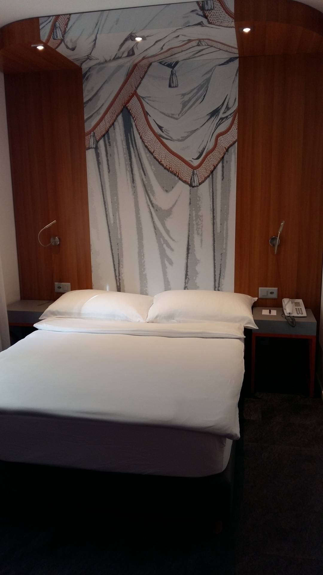 รีวิว Albergo Carcani - โรงแรมริมทะเลสาบที่ Ascona