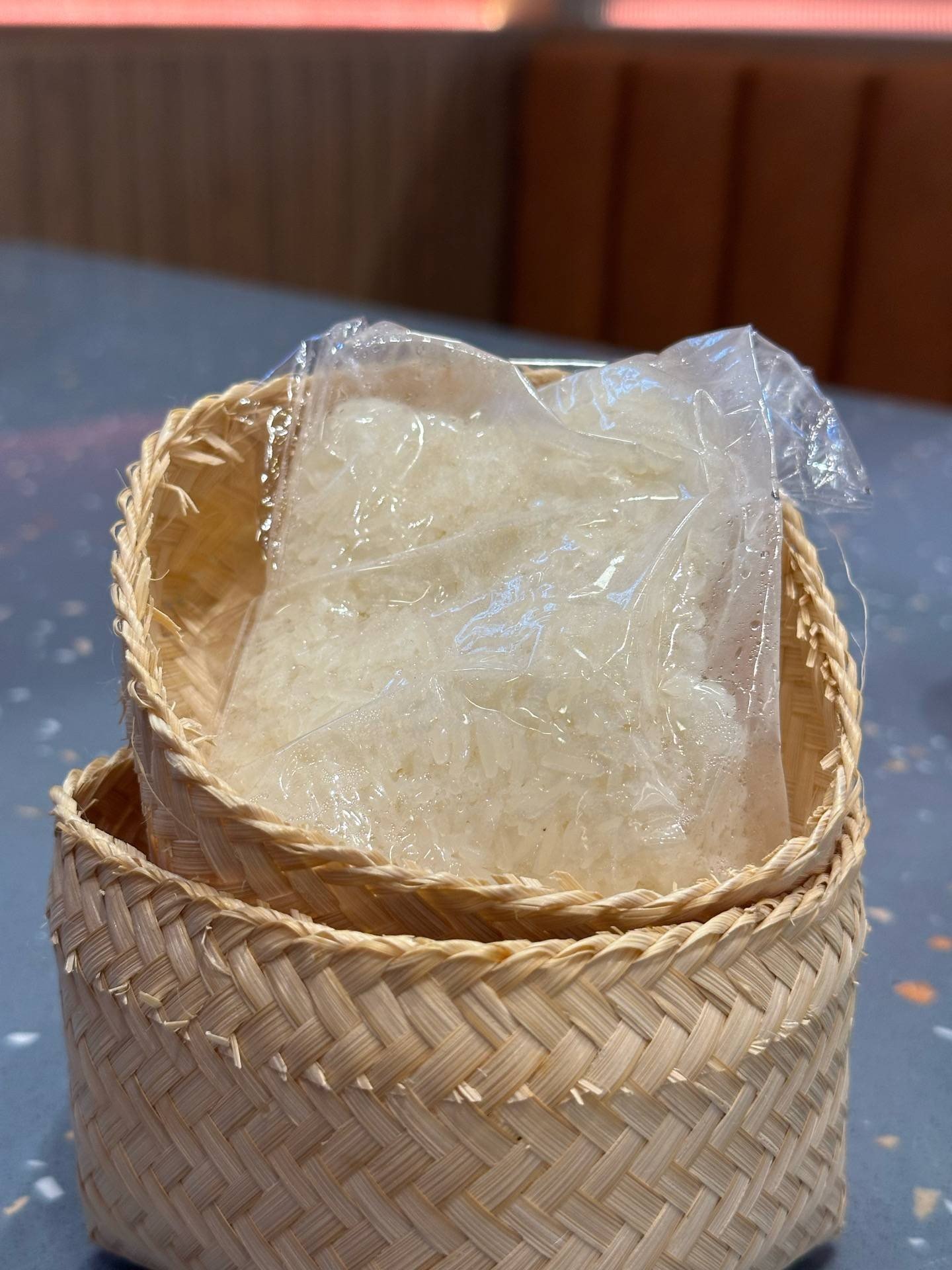 ข้าวเหนียว ร้าน Zaab Eli (แซ่บอีลี่) One Bangkok ชั้น B1