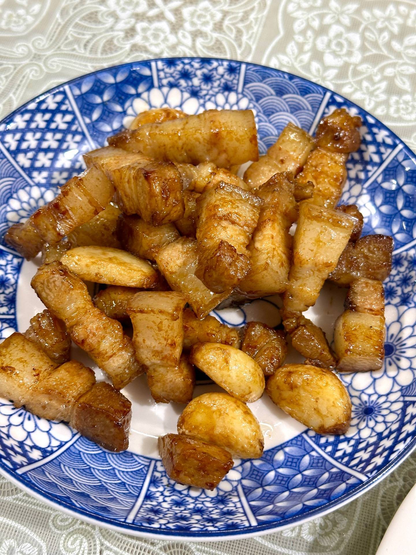 หมูสามชั้นคั่วเกลือ ร้าน ต้นมะยม