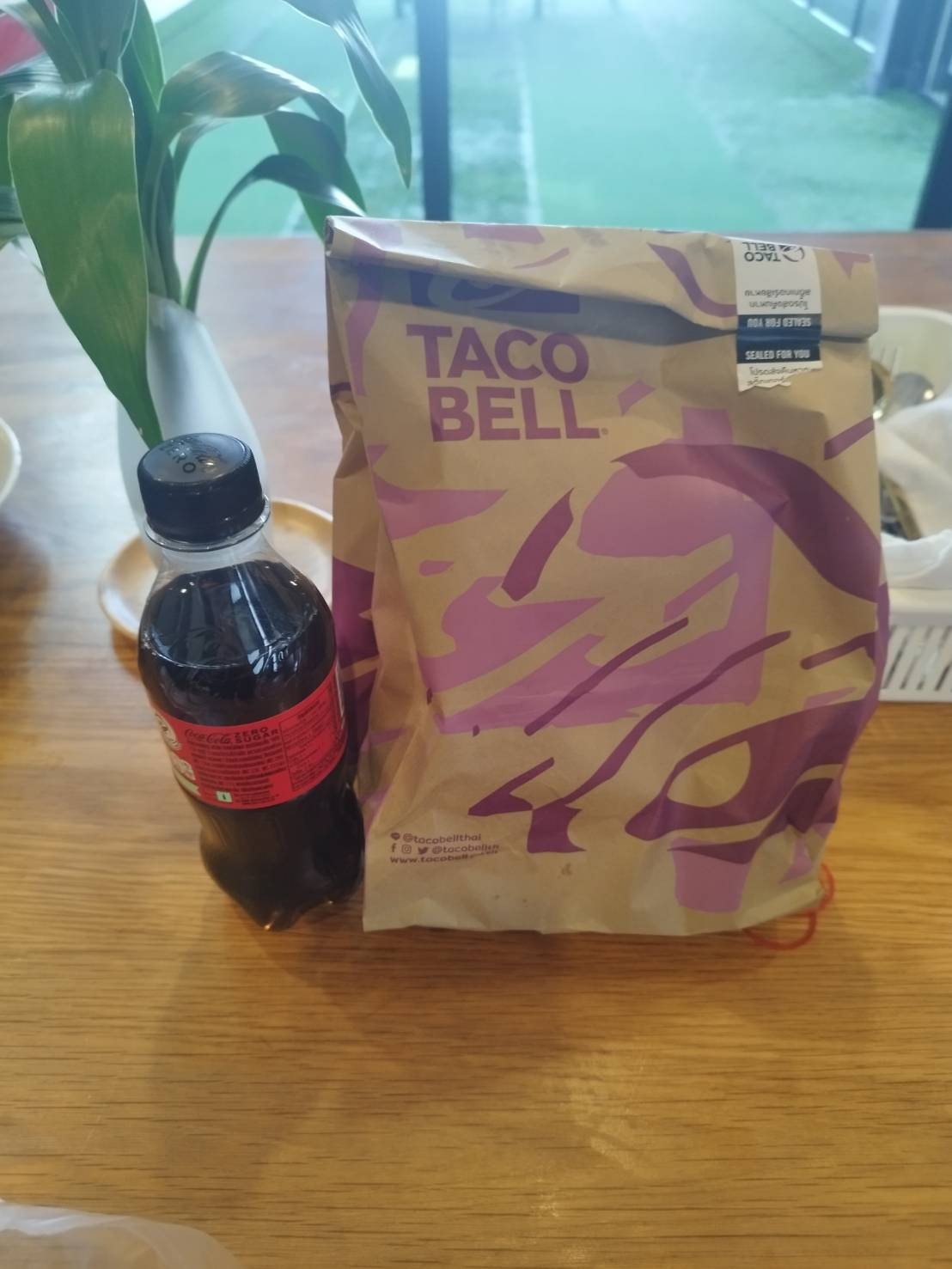 รีวิว Taco Bell Asok Midtown