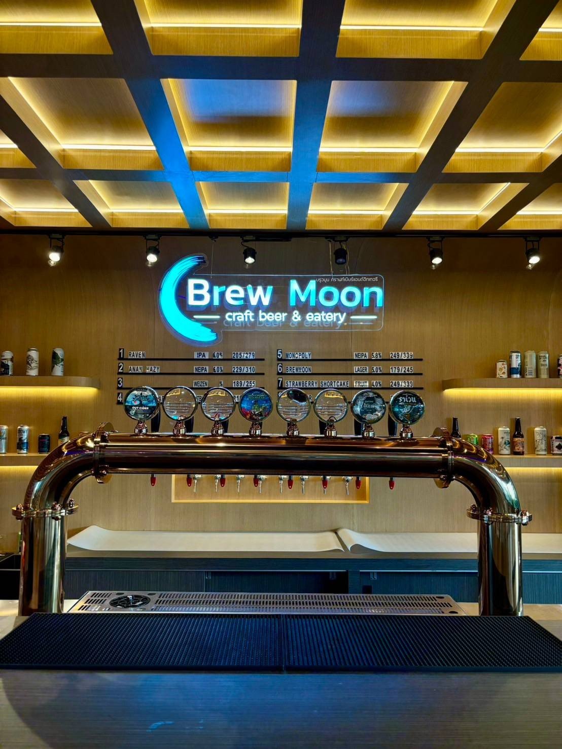 รูป Brew Moon craft beer & eatery บางนา