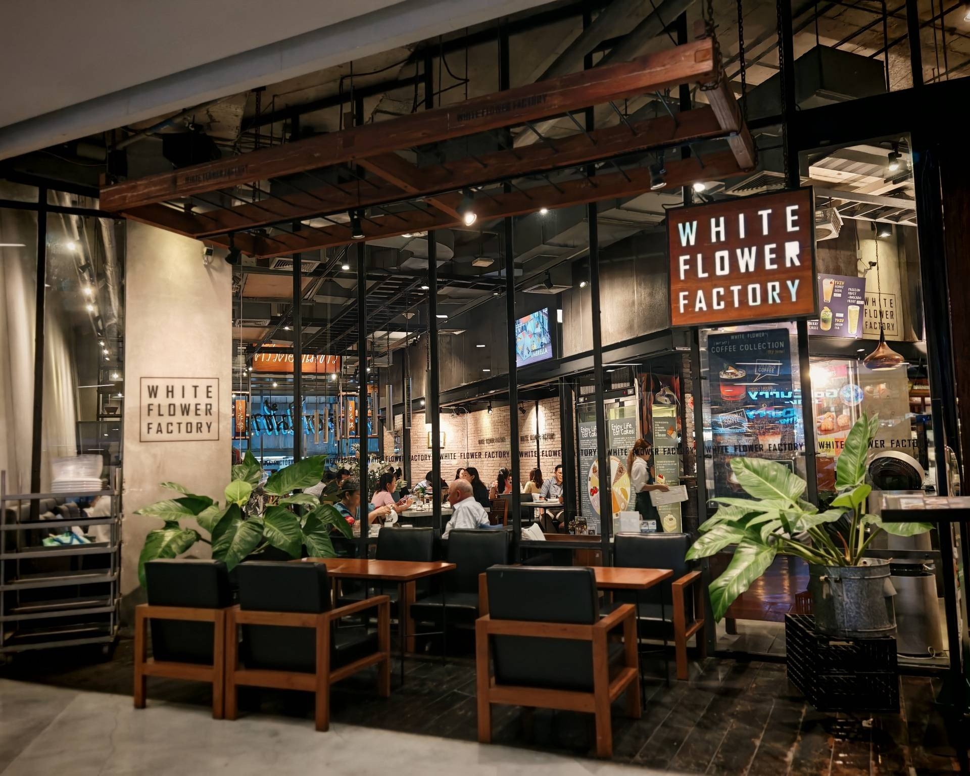 รูป ครัวดอกไม้ขาว สยามสแควร์ วัน