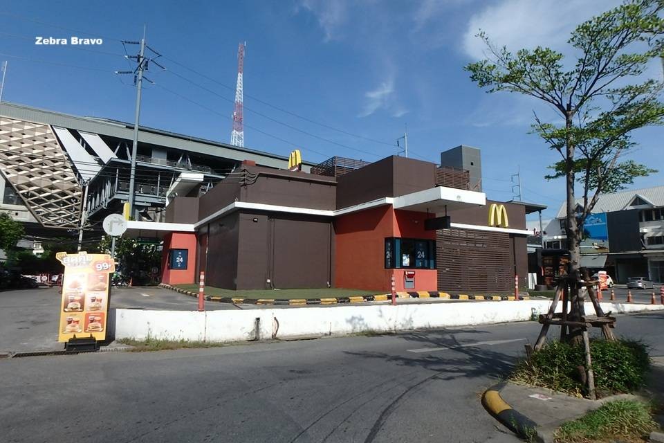 รีวิว McDonald's MaxValu ศรีนครินทร์ (ไดร์ฟ ทรู) - ไปเช้าเกิน ของบางอย่างเลยยังไม่ขาย