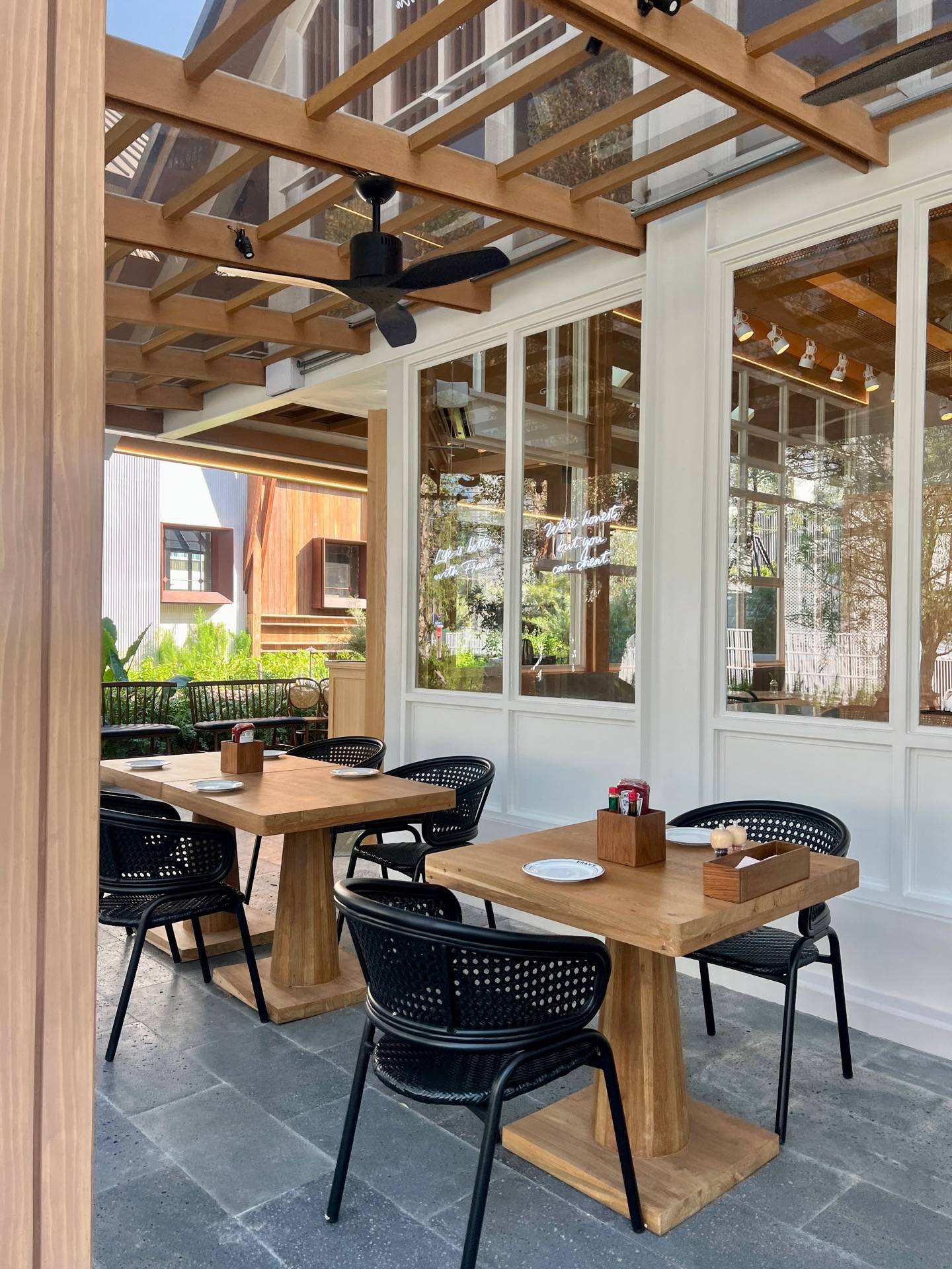 รูป FRAN’S Sukhumvit 49