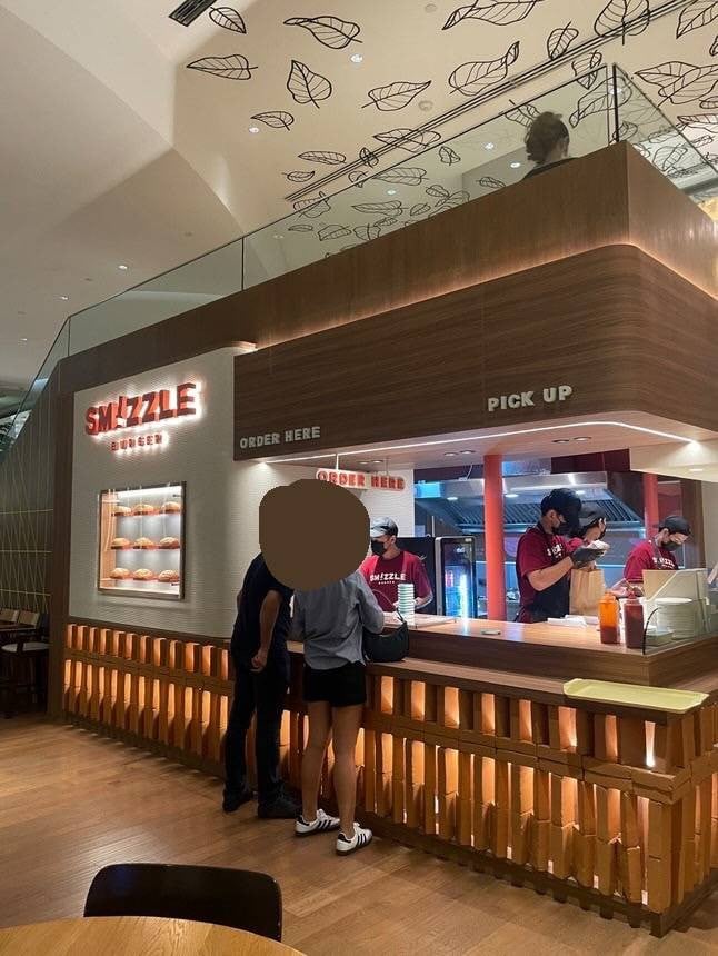 รูป Smizzle Burger Central Embassy