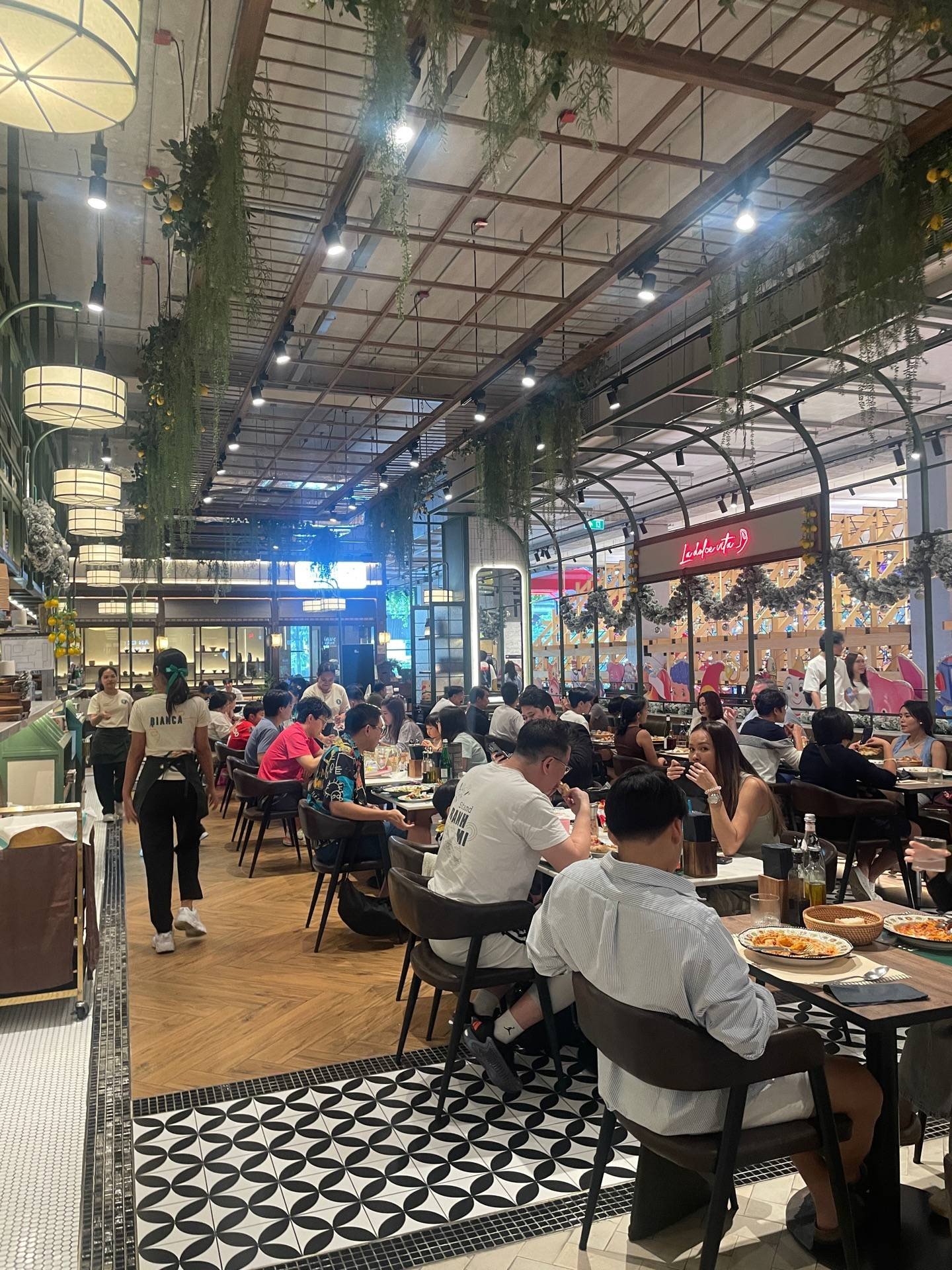 รูป BIANCA Italian Restaurant EMSPHERE