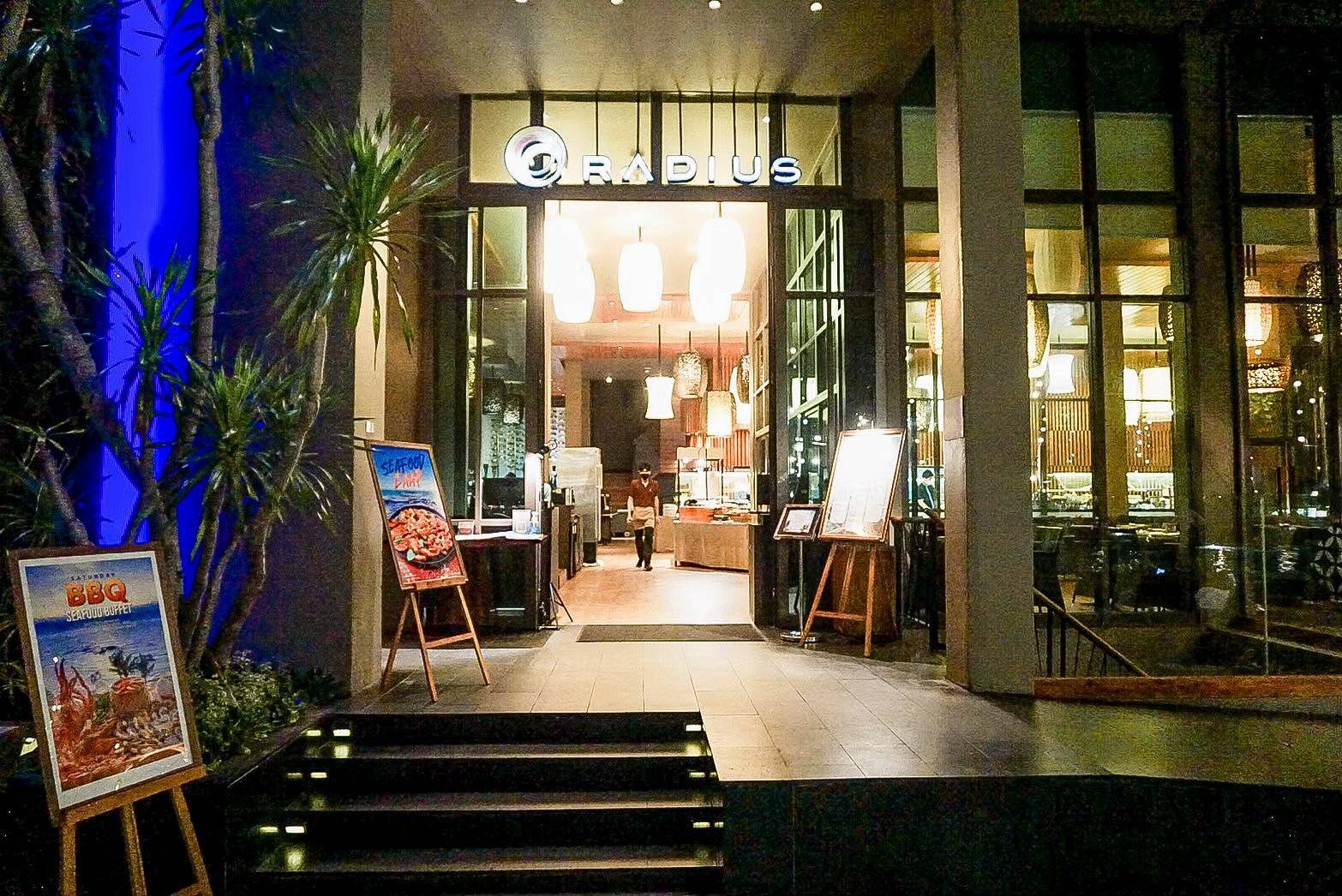 รีวิว Radius Restaurant at Cape Dara Resort - มาลองแบบบุฟเฟ่ต์มื้อเย็น ...