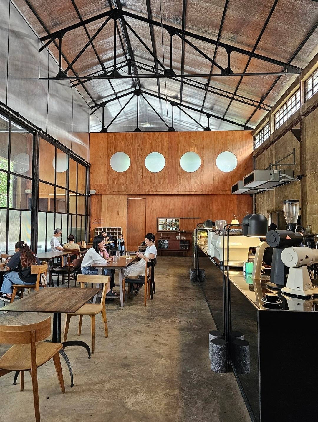 รูป Craftsman Roastery & Brew Bar สาธุประดิษฐ์