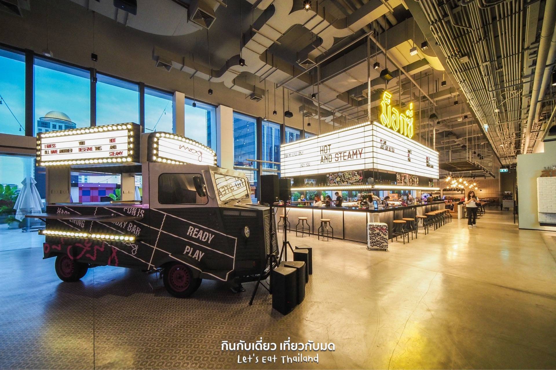 รูป MOXY Bangkok Ratchaprasong