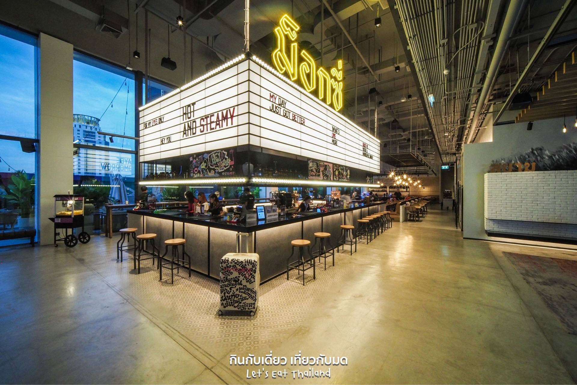 รูป MOXY Bangkok Ratchaprasong