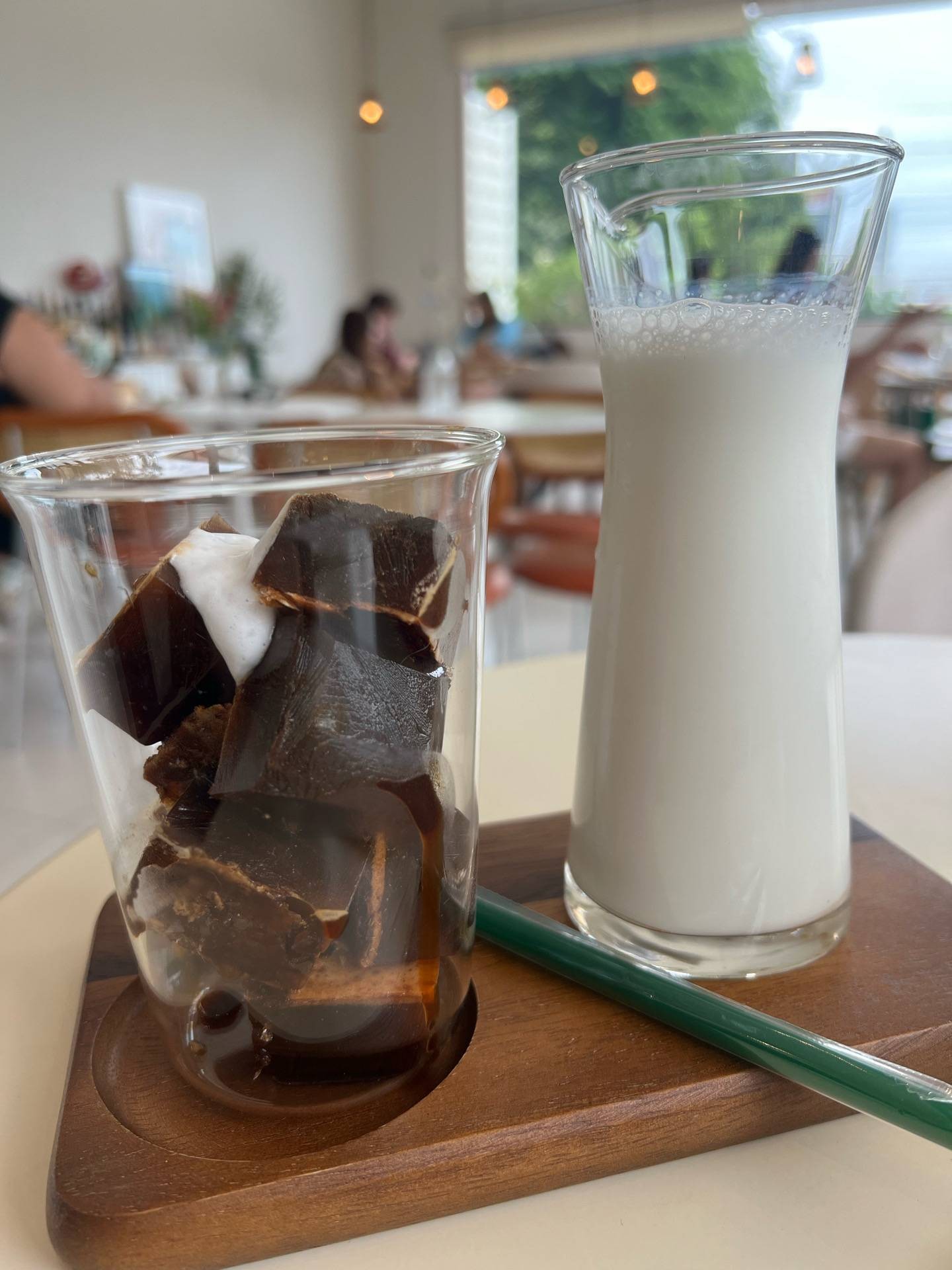 รีวิว Long haul cafe - ลองฮาวล์ - - เสาร์อาทิตย์คนเยอะ ขนมและ ...