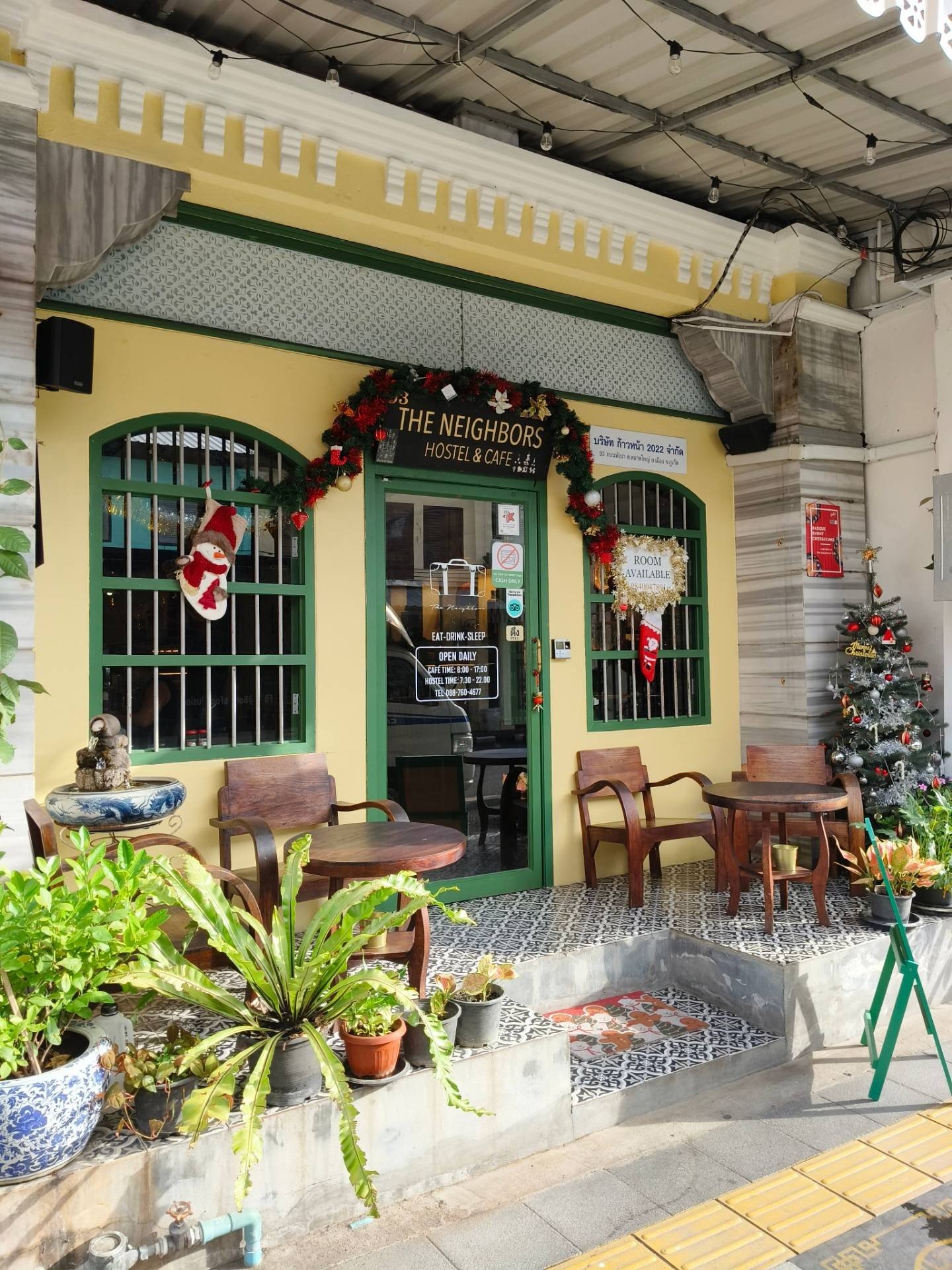 รีวิว The Neighbors Cafe - - ราคาแพงแต่อร่อย มีลูกค้าเยอะ