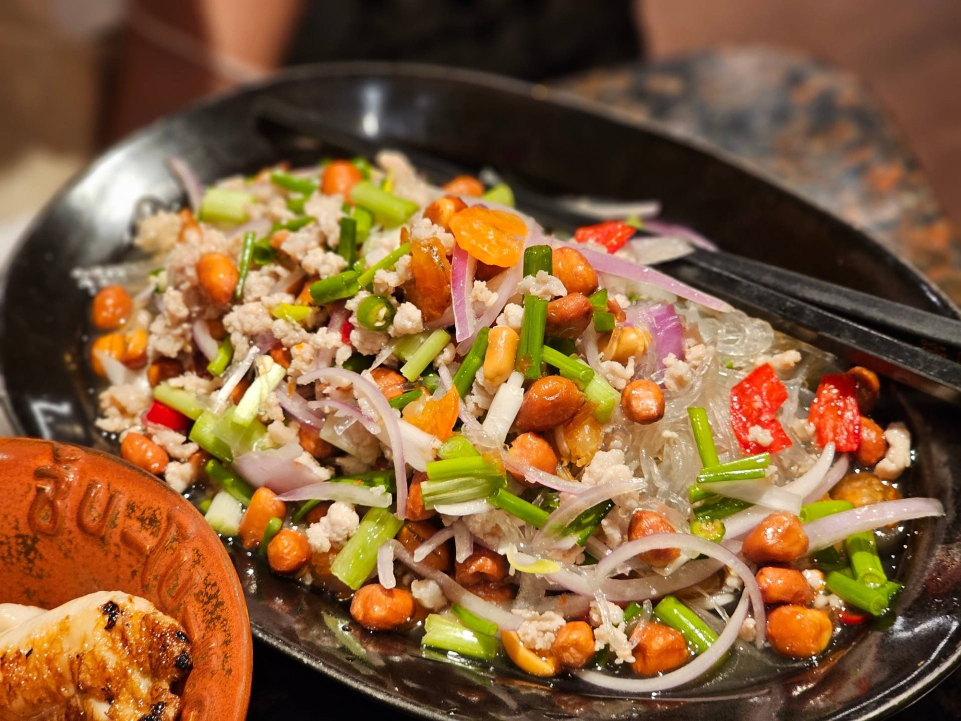 ยำวุ้นเส้นโบราณ ร้าน Chin Bo Dang - ชิ้น โบ แดง The Emquartier