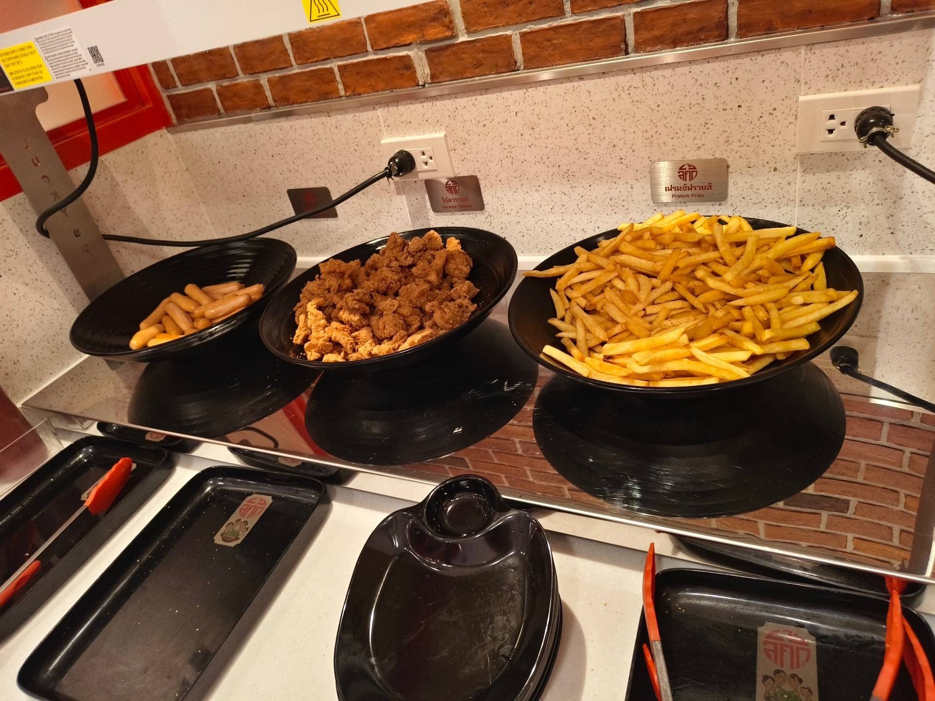 รูป Lucky Suki (ลัคกี้ สุกี้) แม็คโคร จรัญสนิทวงศ์