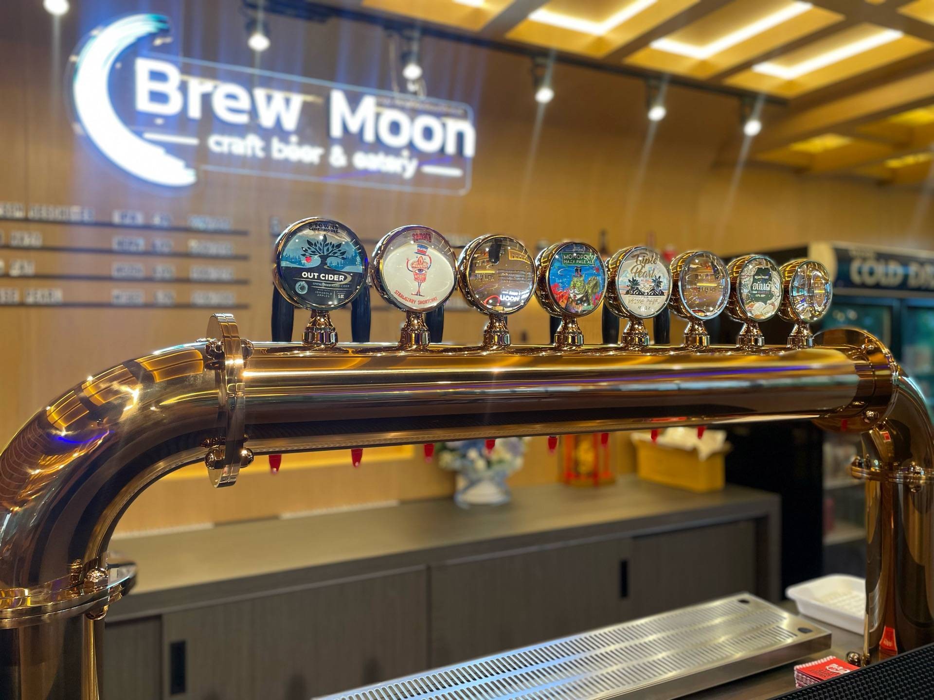 รูป Brew Moon craft beer & eatery บางนา