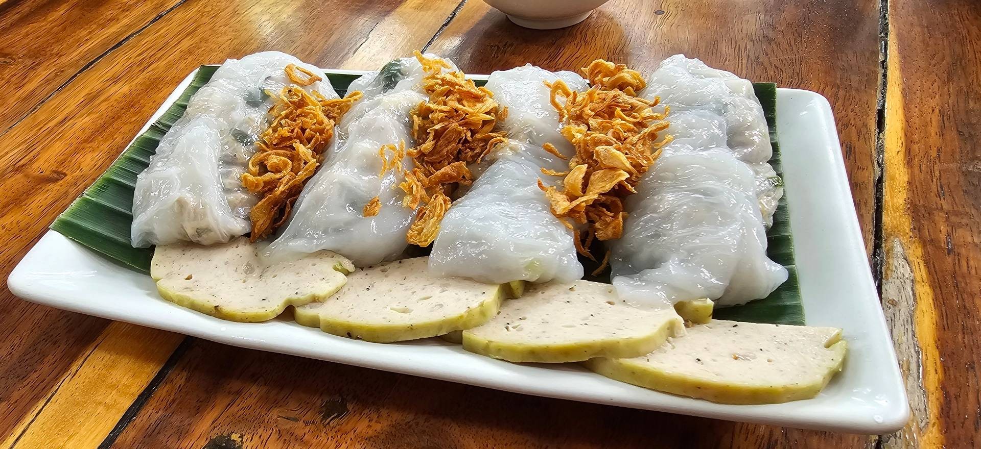ข้าวเกรียบปากหม้อ (Rolled Rice Pancake with chopped pork) ร้าน เฝอตี้ ...