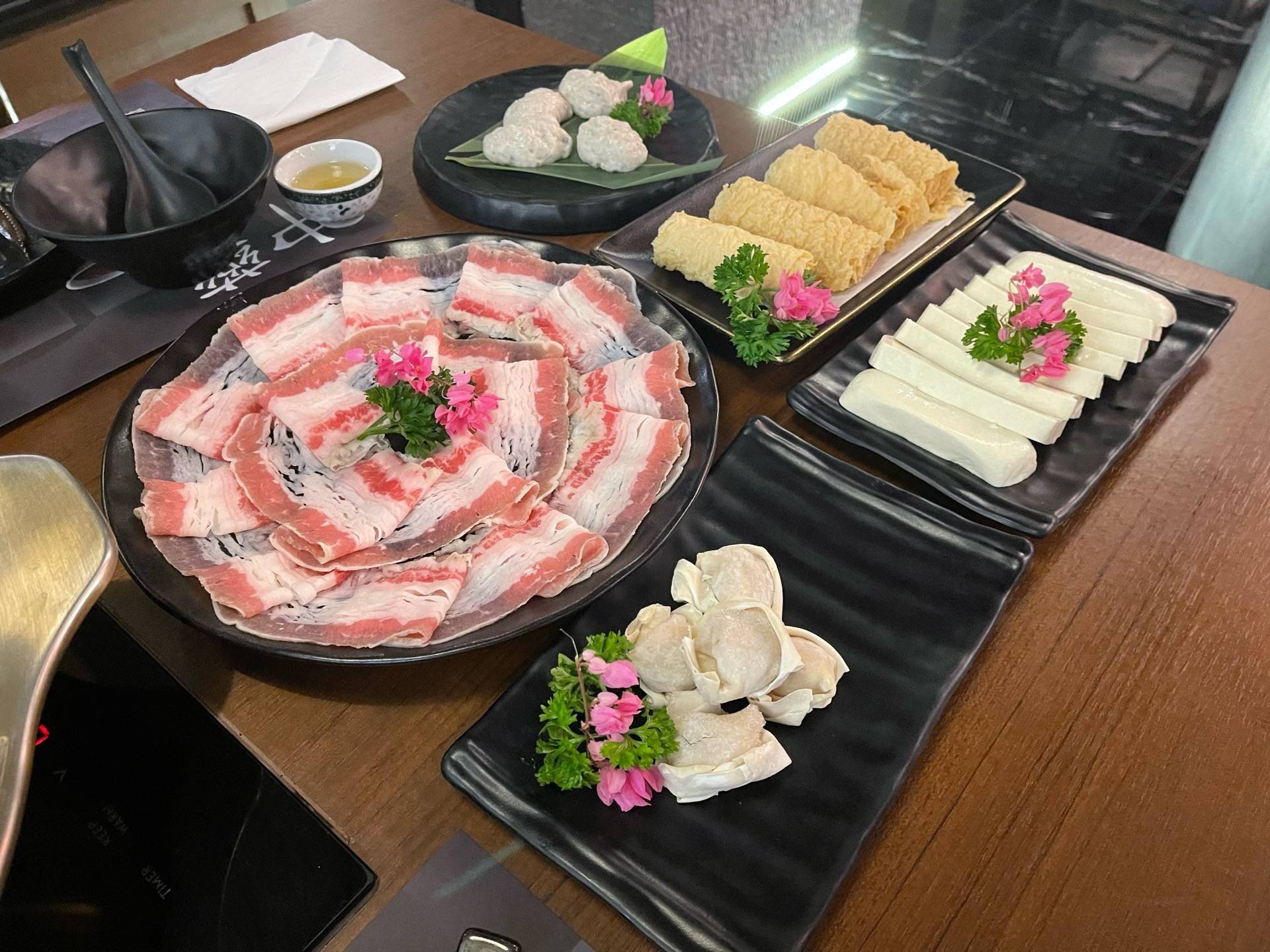 รีวิว Ding Shan Restaurant เดอะคริสตัล เอกมัย - รามอินทรา - ชาบูหม่าล่างานว้าว