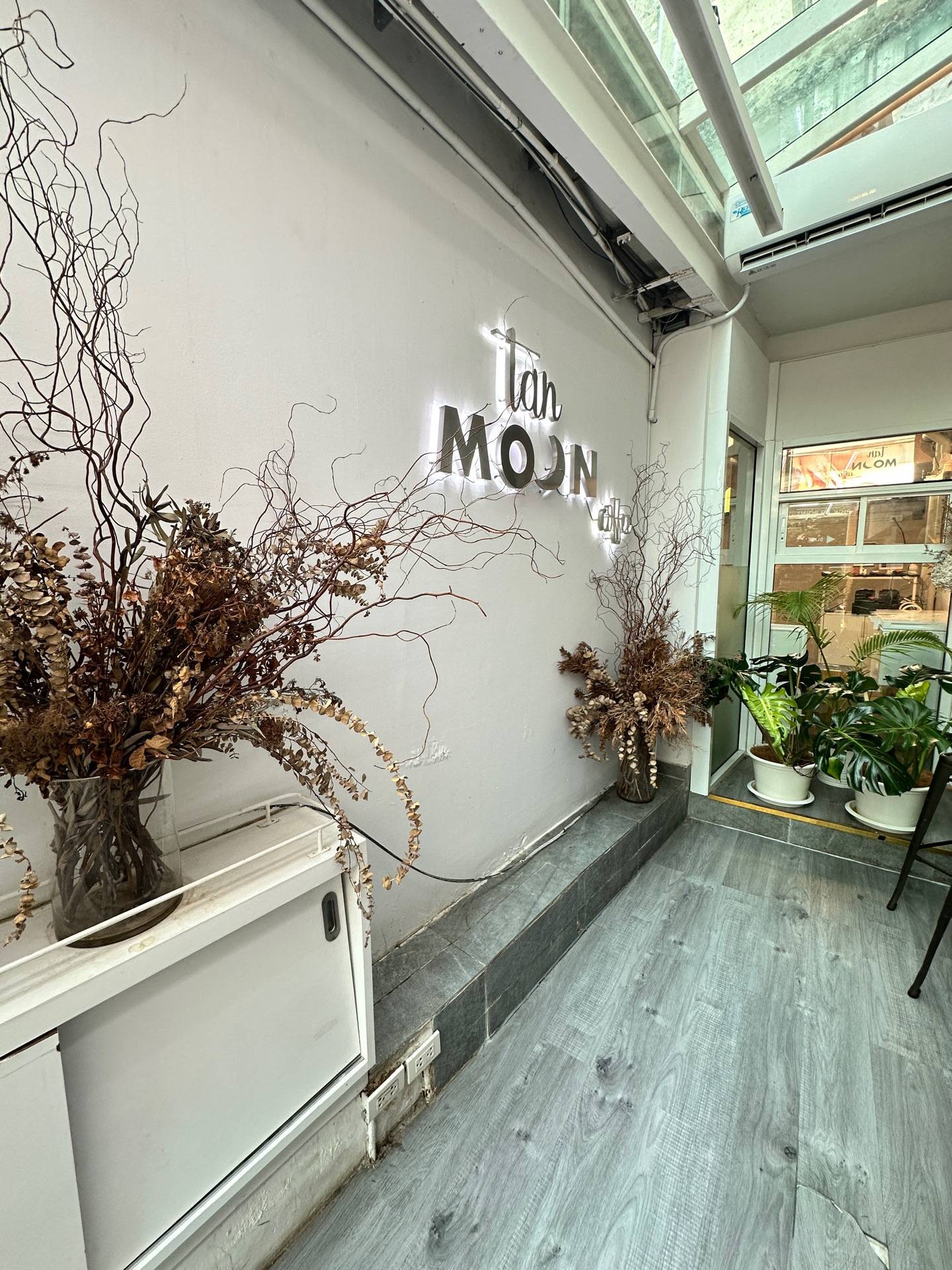 รีวิว TanMoon Coffee สาขาสีลมคอนเน็ค (BTSช่องนนทรี) - ร้านกาแฟเล็กๆ ...