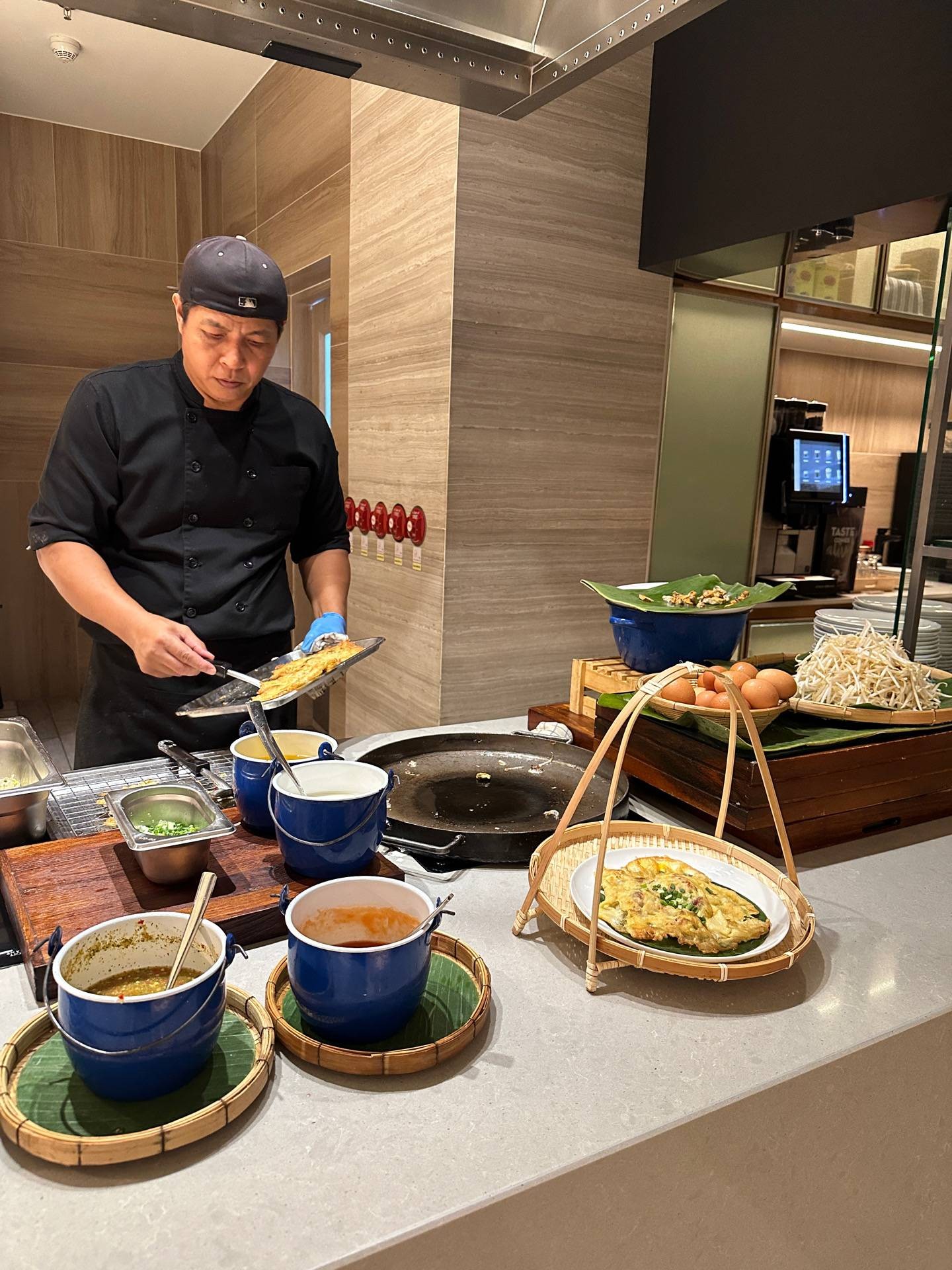 รูป Chon Som All Day Dining by Courtyard Marriott Suvarnabhumi Airport
