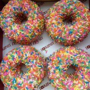 Doughnut Library - Sukhumvit 77 - สั่งอาหารเดลิเวอรี | Wongnai x LINE MAN