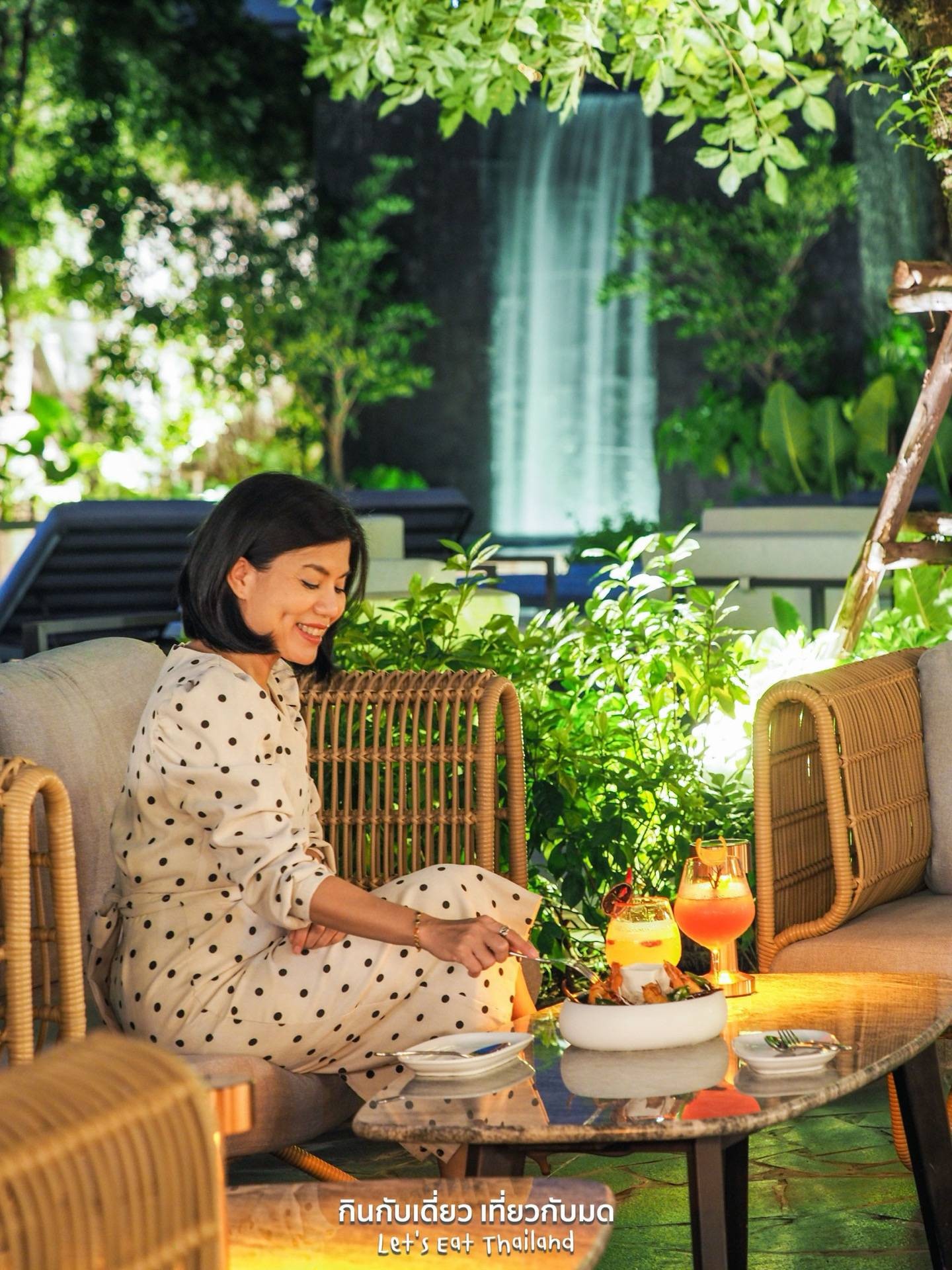 รีวิว Tree House Poolside Bar - Poolside bar ริมสระ