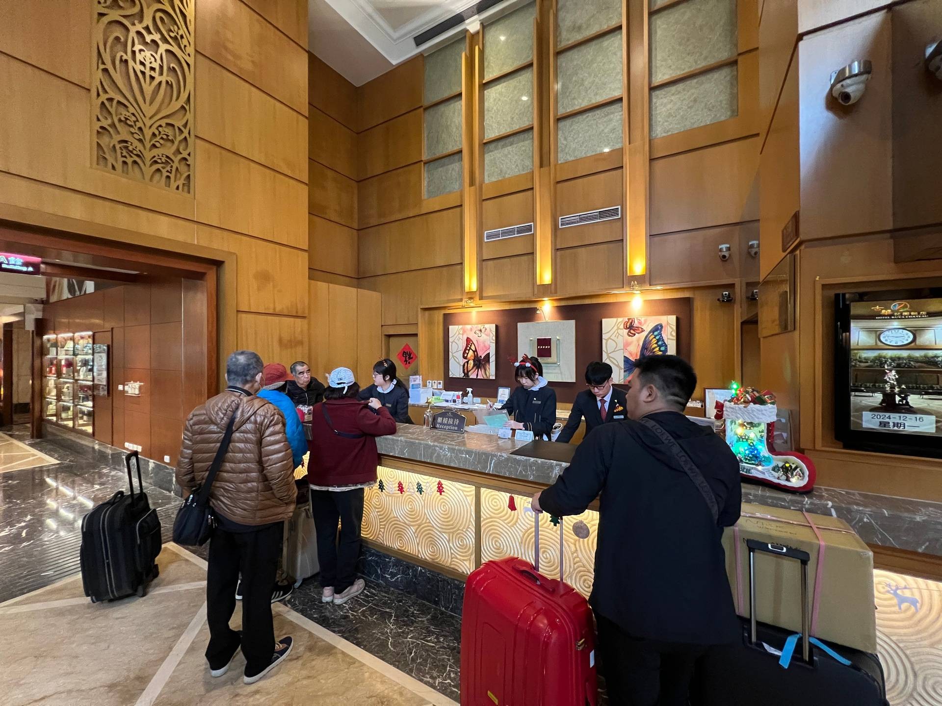 รีวิว Hotel Kuva Chateau - โรงแรมใหญ่ มีAmenitiesดี แต่ไกลจากสถานี ...