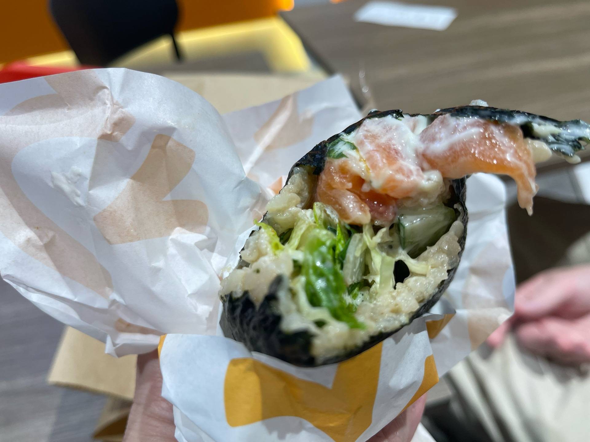 รีวิว UMAMI - - Sushi roll ไส้แน่น มีหลายแบบ